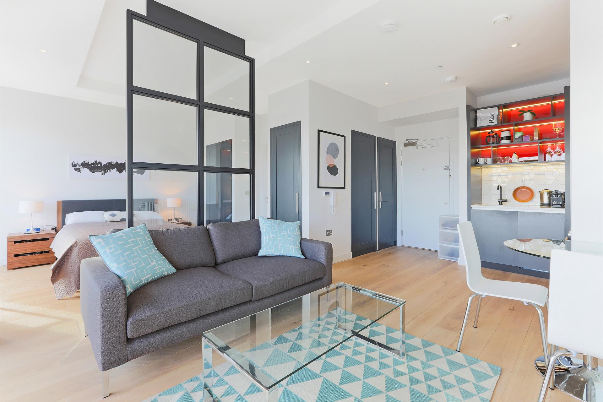 Modena House 2448370 | JOHNS&CO