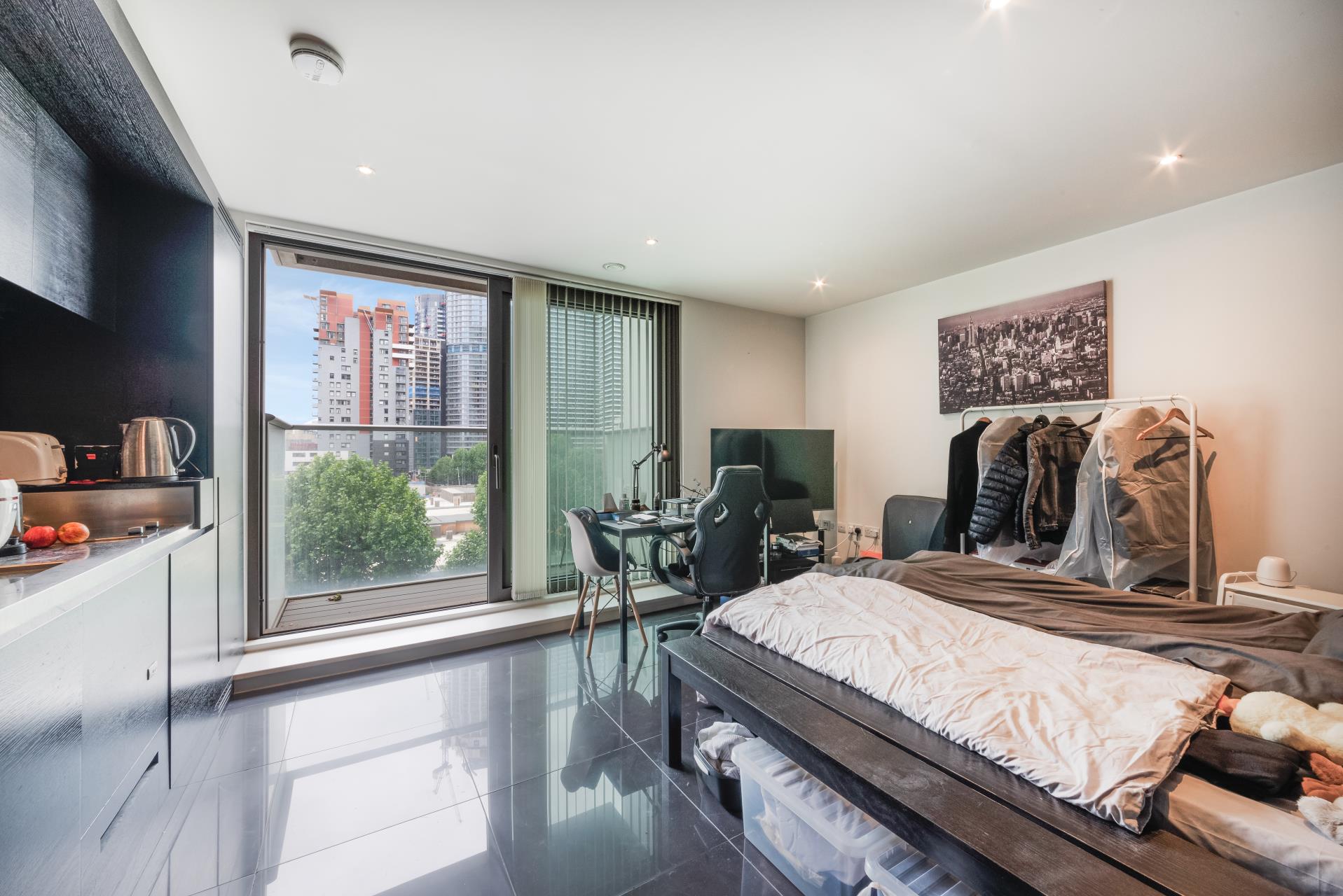 Pan Peninsula 2664266 | JOHNS&CO