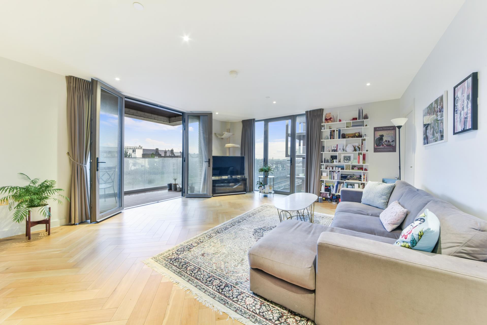 Lessing Building 2348525 | JOHNS&CO