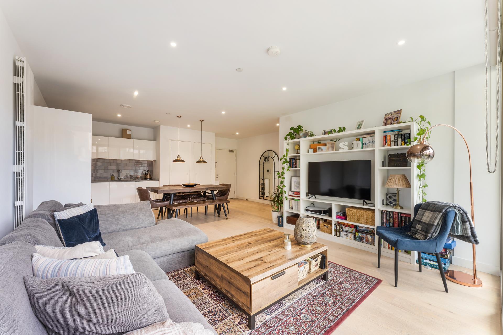 Commodore House 2323219 | JOHNS&CO