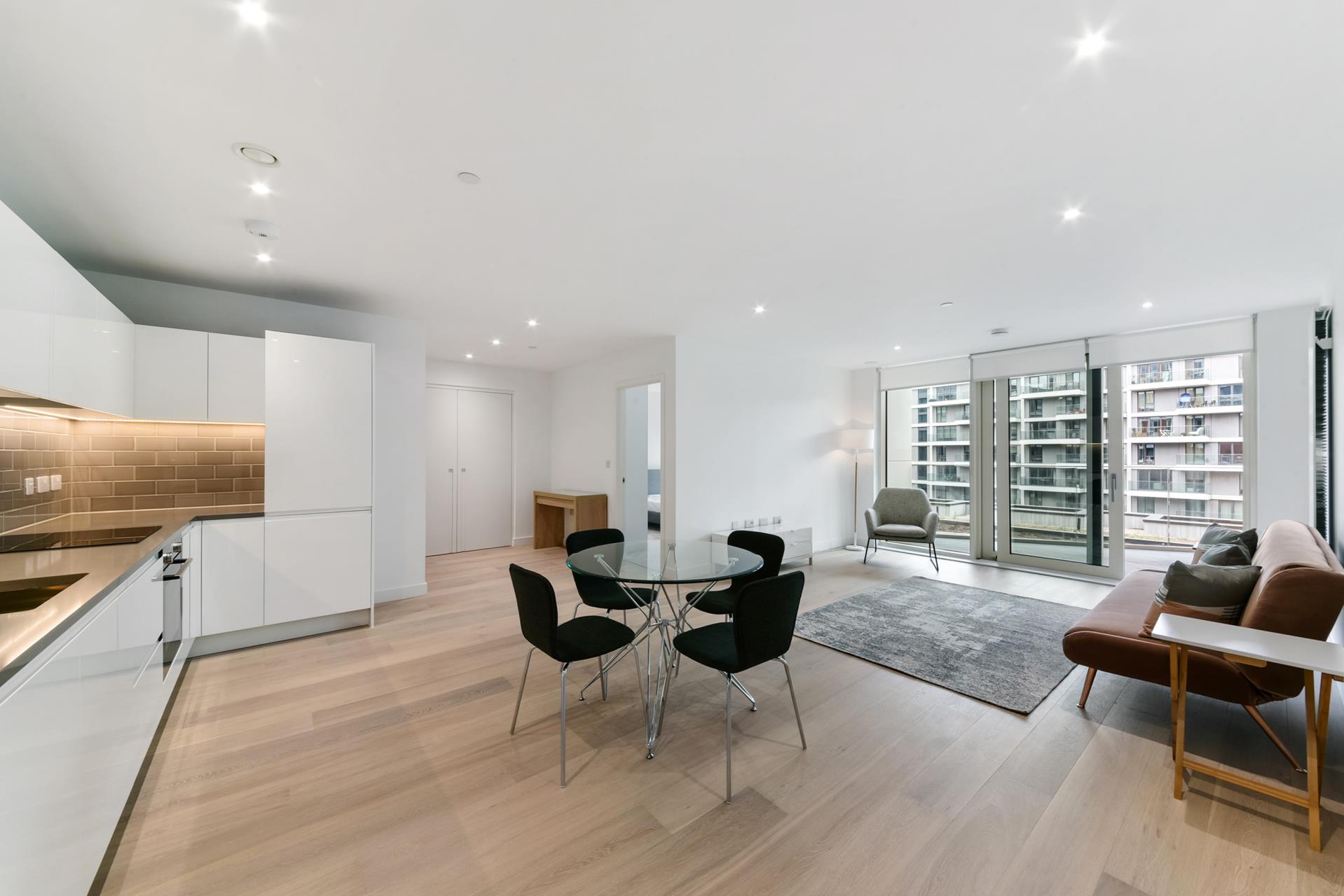 Pinnacle House 2401722 | JOHNS&CO