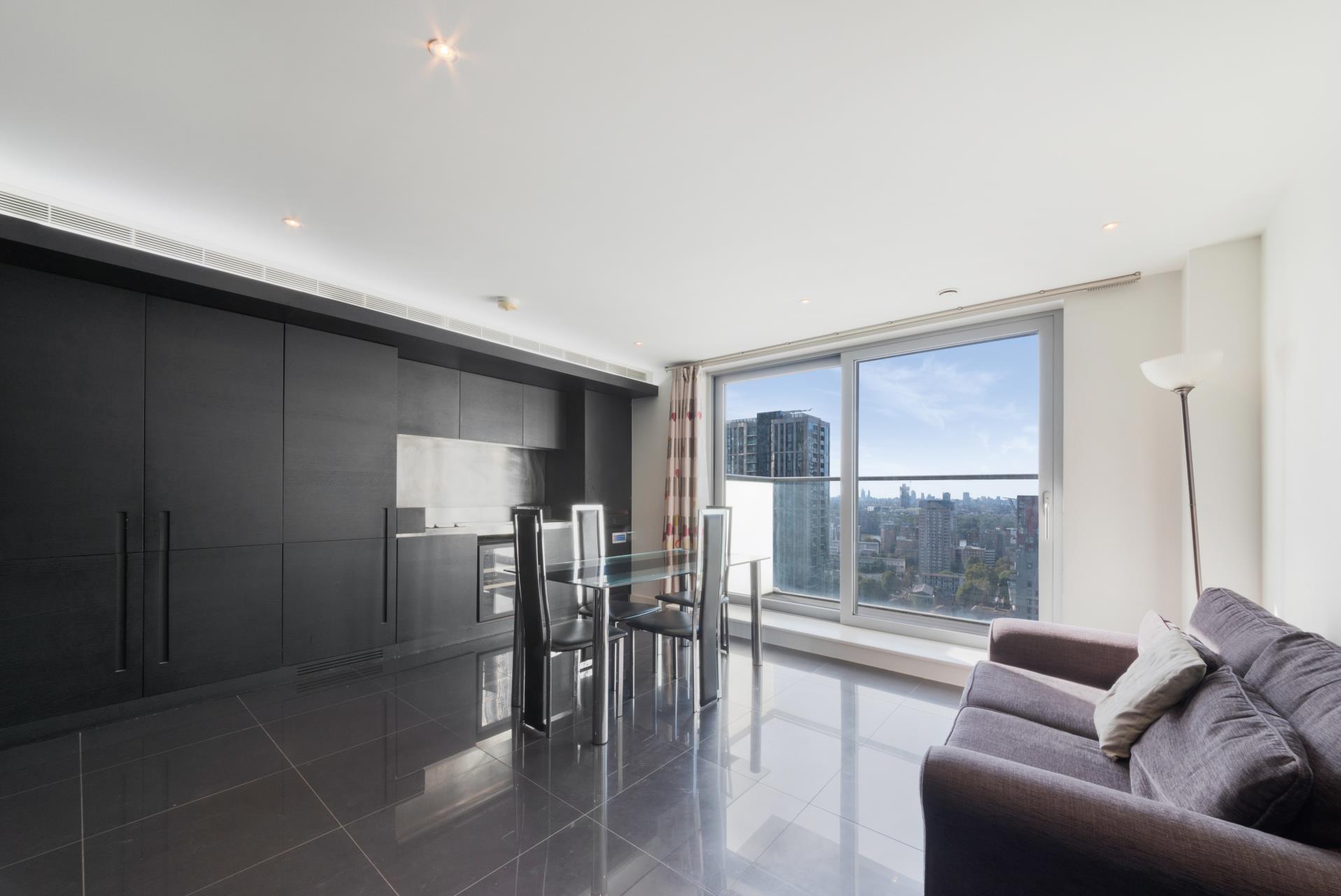 Pan Peninsula Square 2457473 | JOHNS&CO