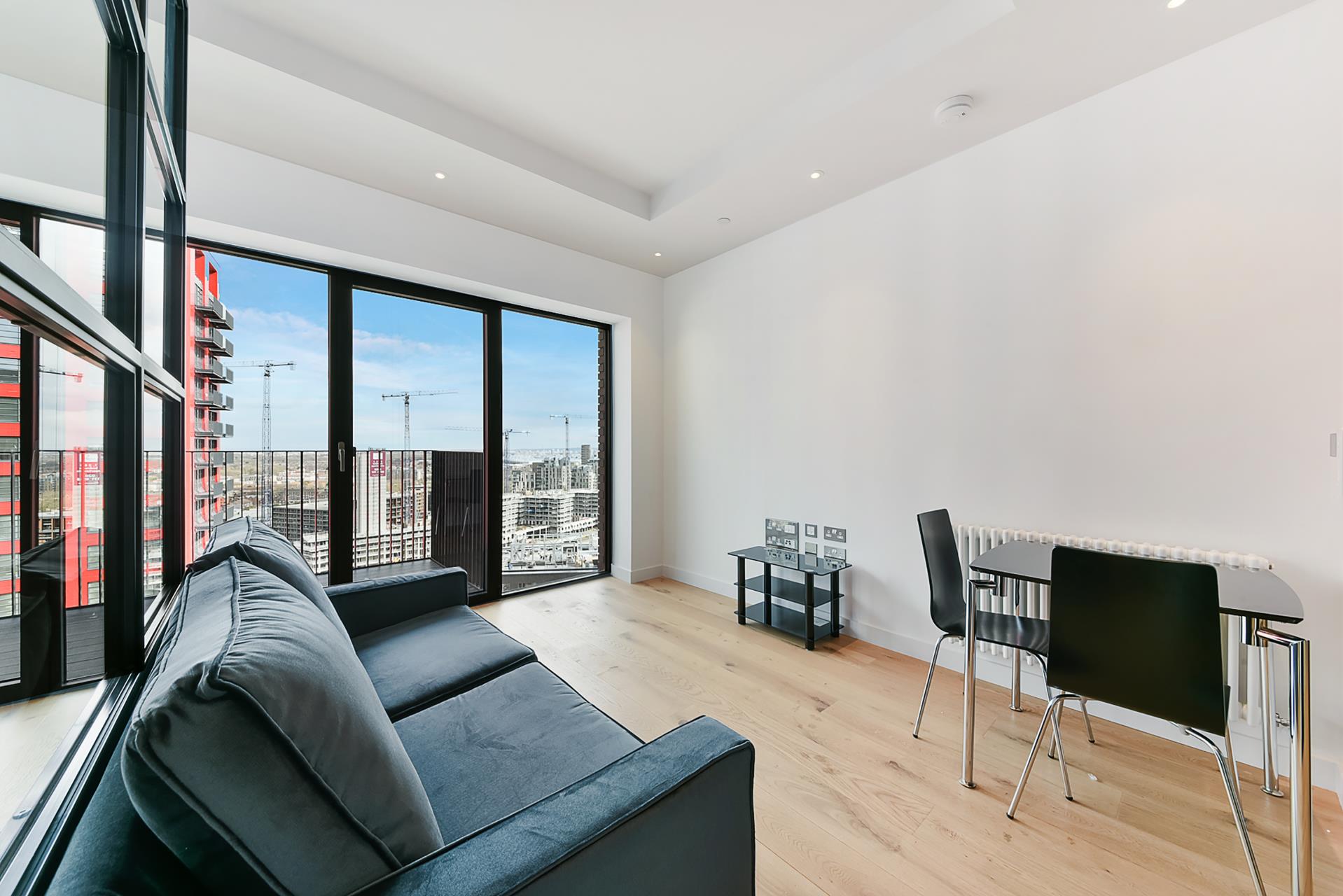 Modena House 2485883 | JOHNS&CO