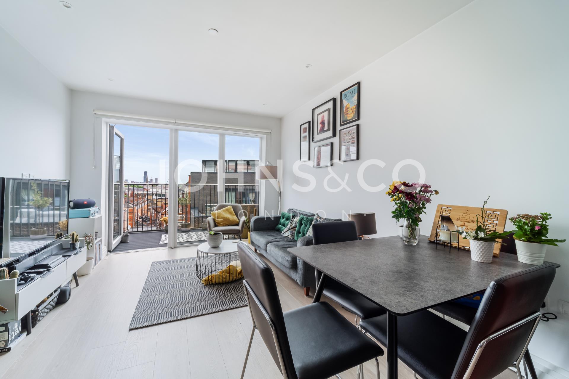 Filmworks Walk 2665441 | JOHNS&CO
