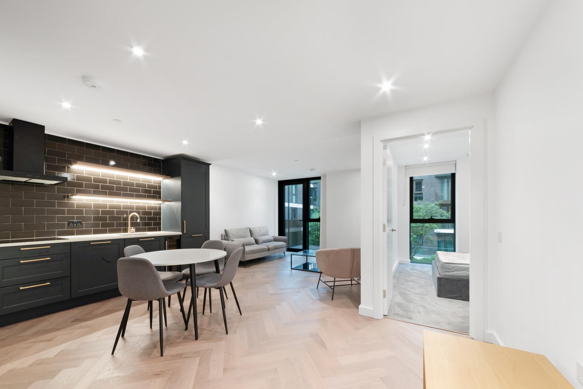 Gauging Square 2665793 | JOHNS&CO