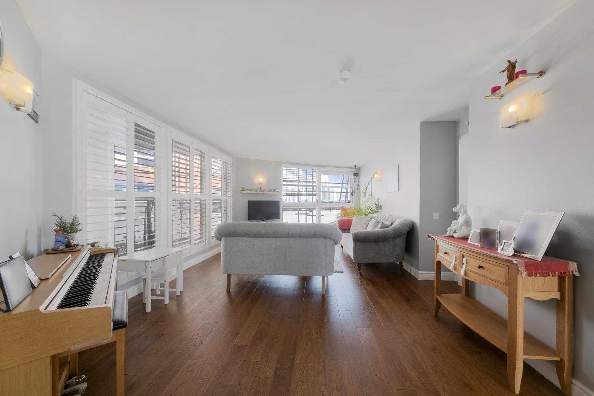 Aurora Building 2665997 | JOHNS&CO