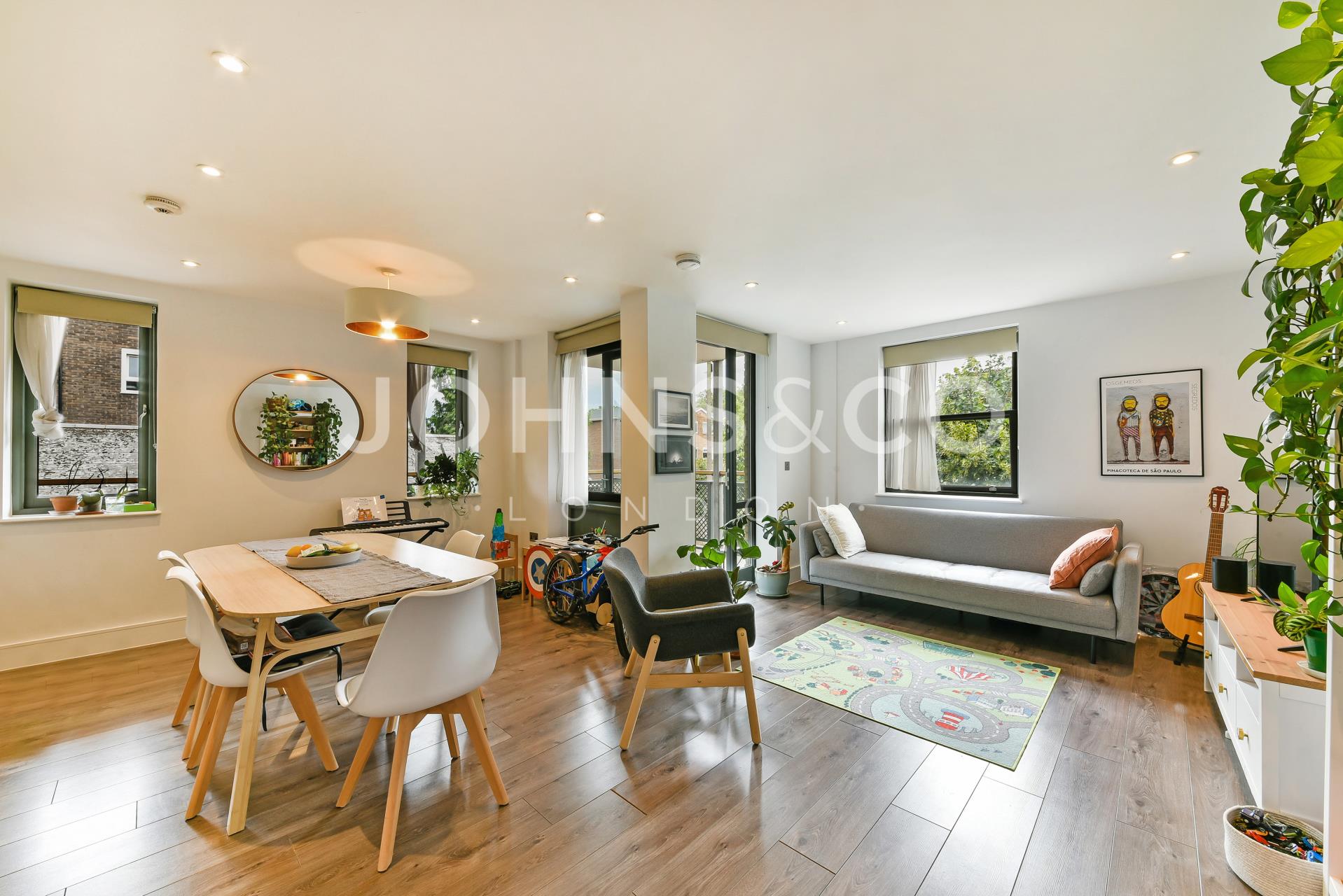 Albany Court 2666492 | JOHNS&CO