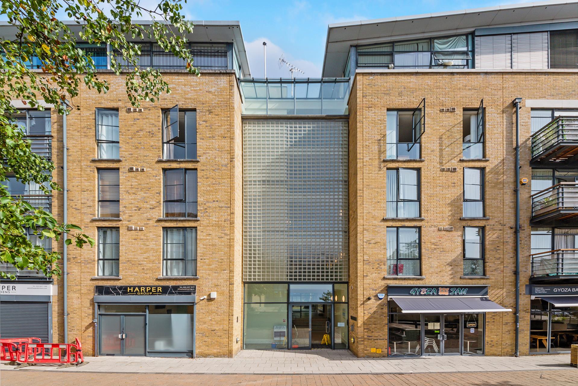 Ferry Lane 2669492 | JOHNS&CO