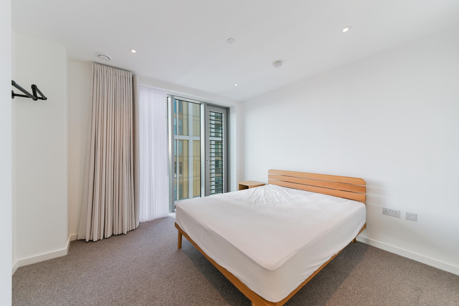 Jacquard Point 2675766 | JOHNS&CO