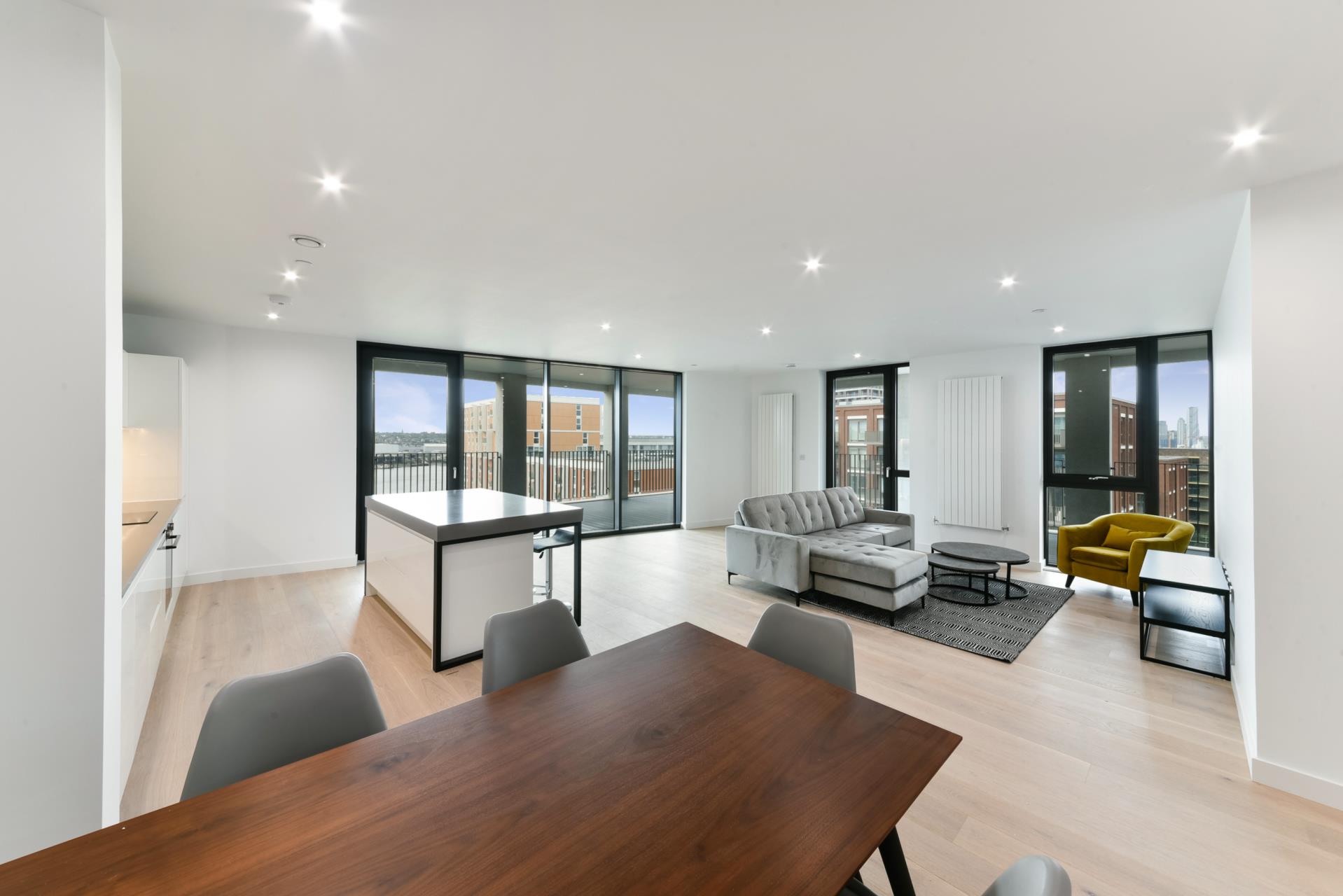 Pinnacle House 2572705 | JOHNS&CO