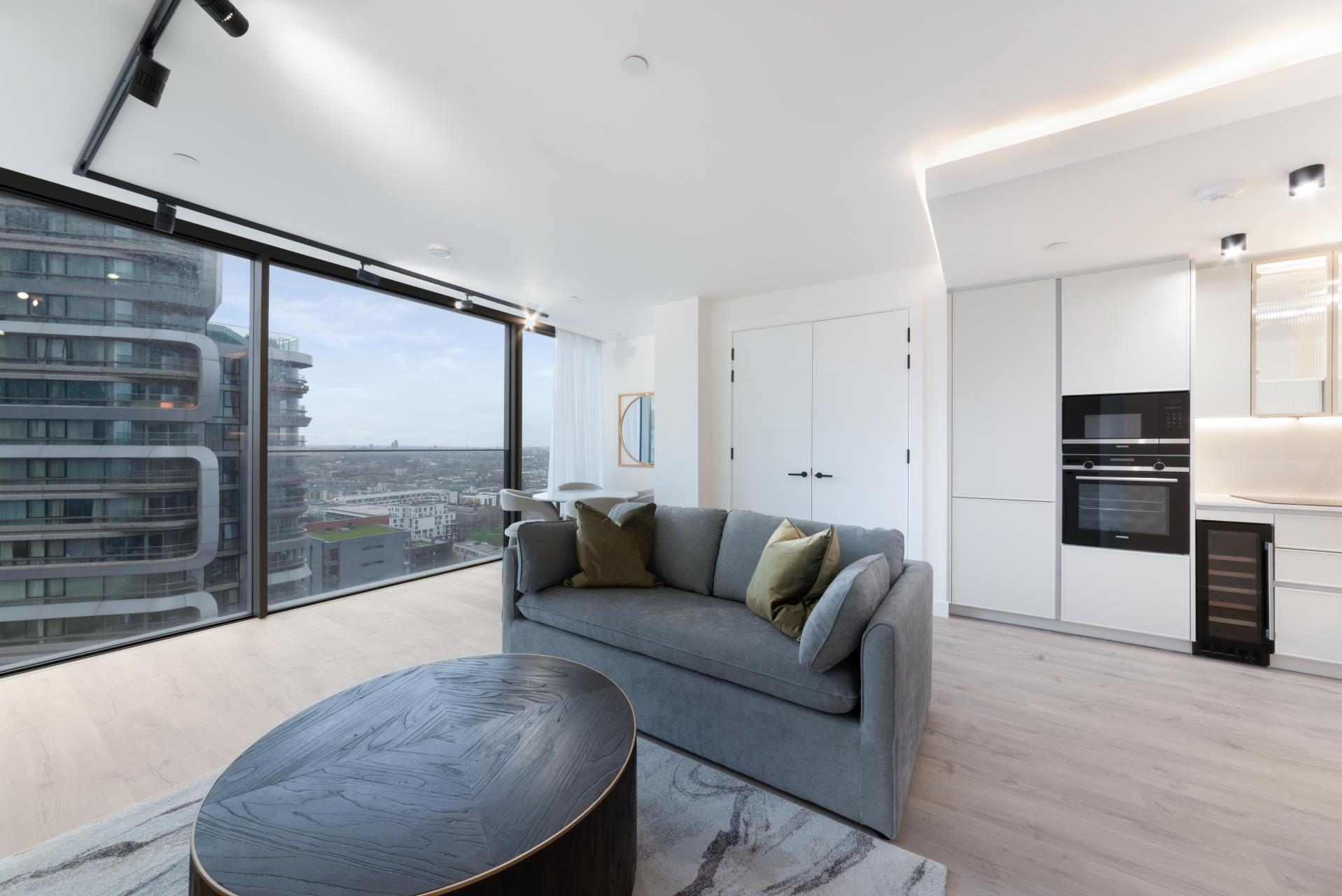 Valencia Tower 2676354 | JOHNS&CO