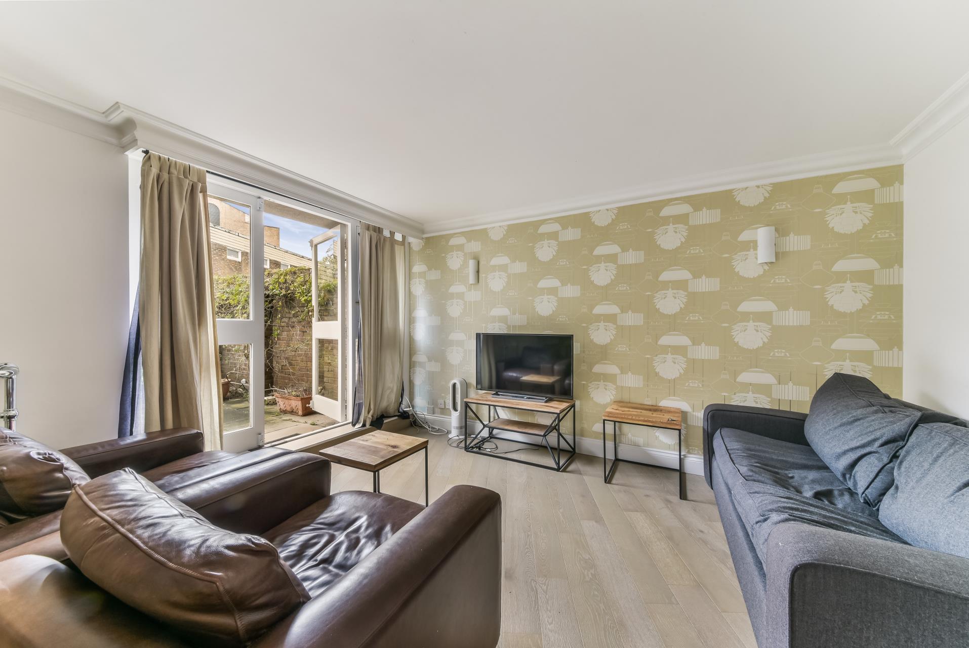 Burr Close 2677791 | JOHNS&CO