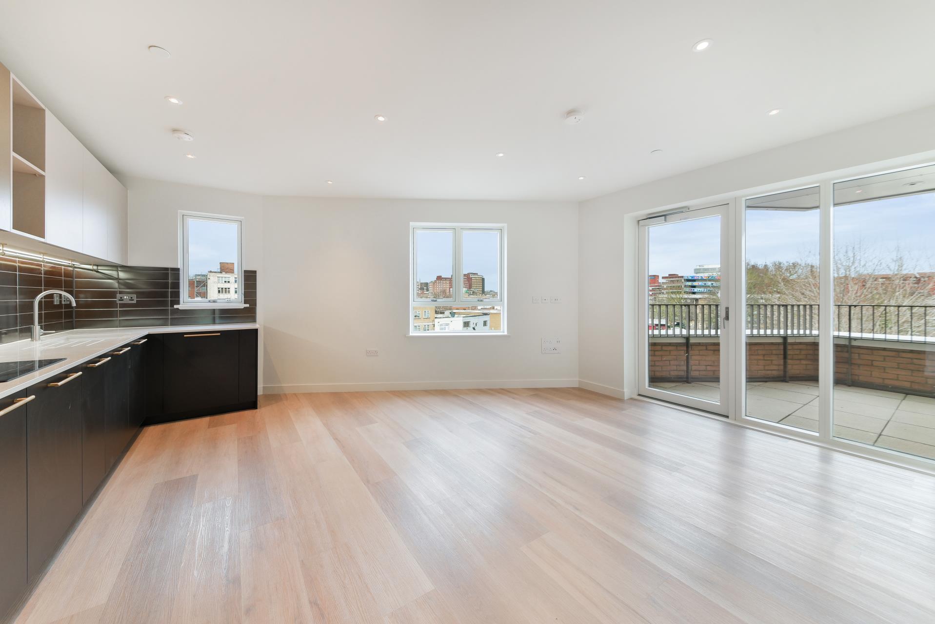 Azure House 2677849 | JOHNS&CO