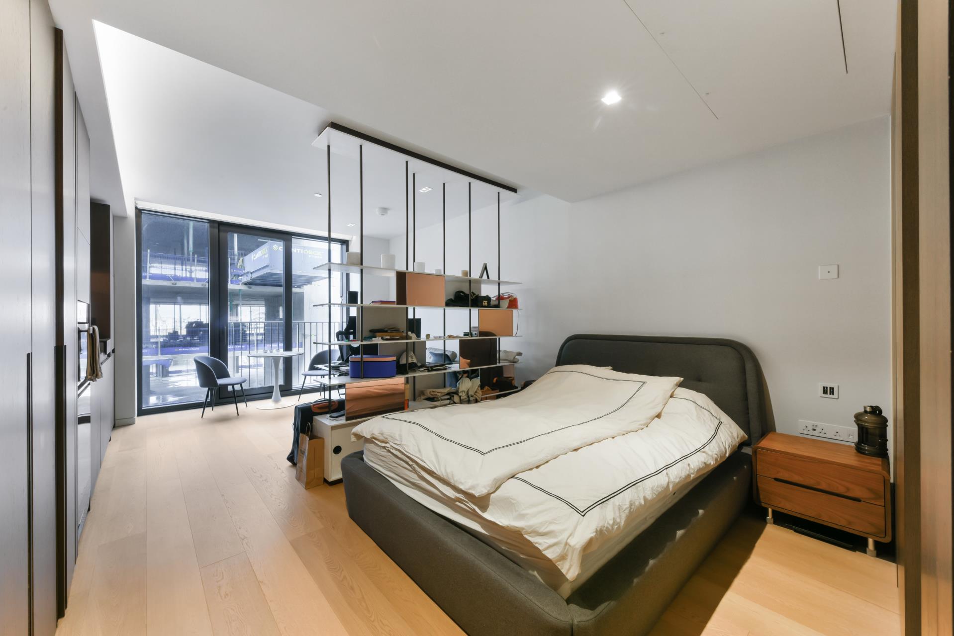 Casson Square 2679381 | JOHNS&CO