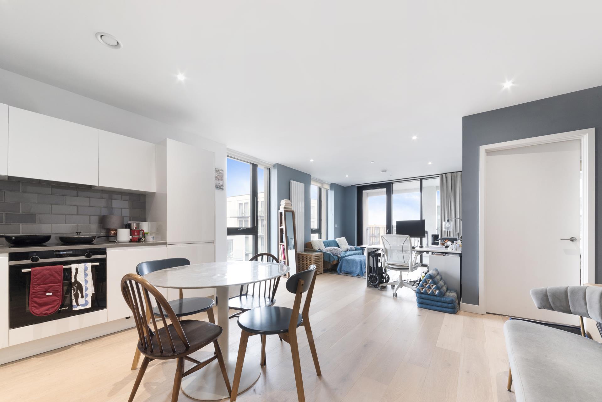 Pinnacle House 2674666 | JOHNS&CO