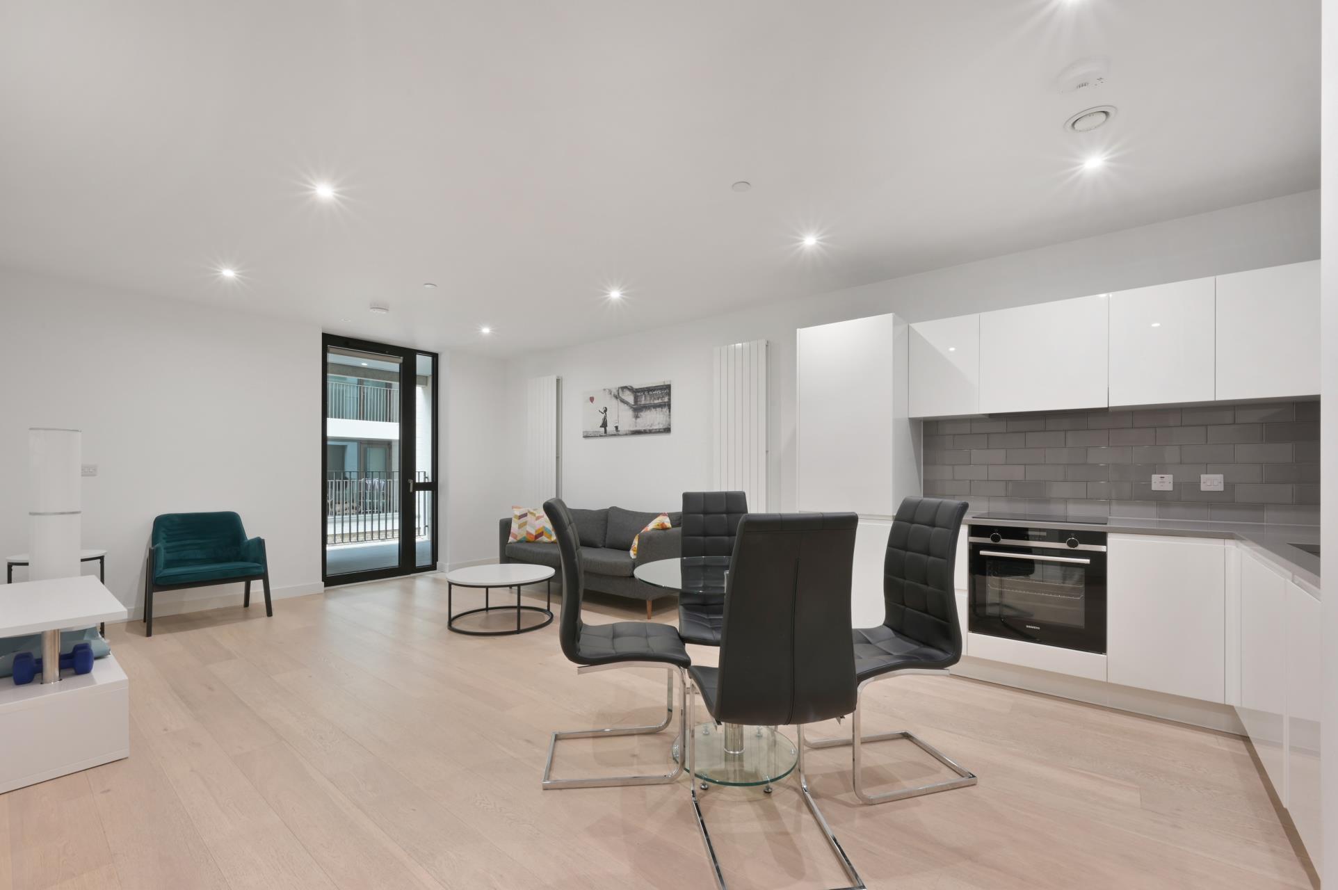 Pinnacle House 2620693 | JOHNS&CO