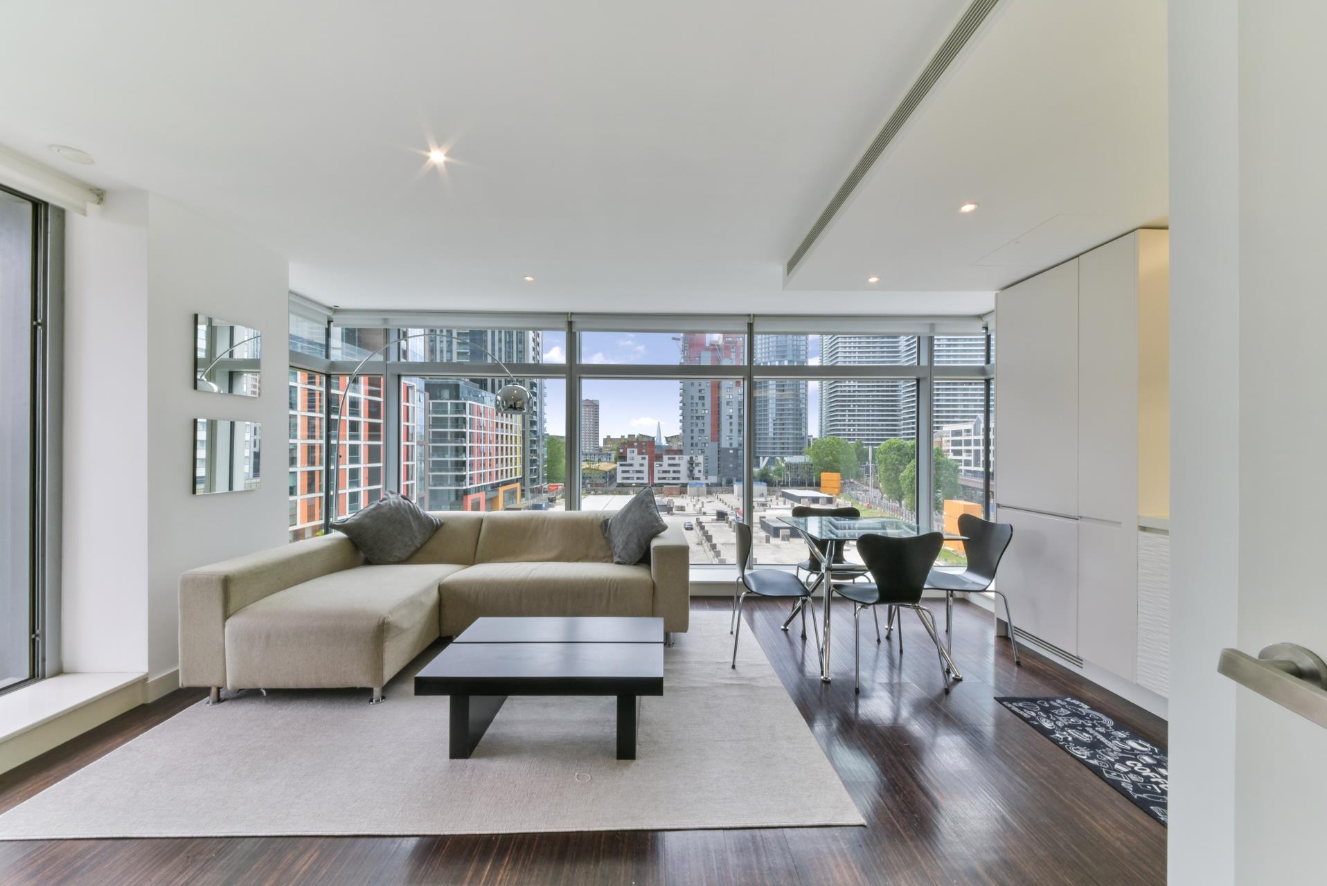 Pan Peninsula Square 2694235 | JOHNS&CO