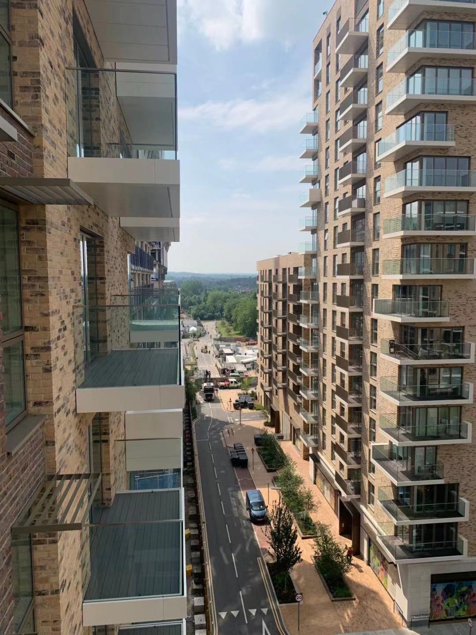 Quill House 2696399 | JOHNS&CO