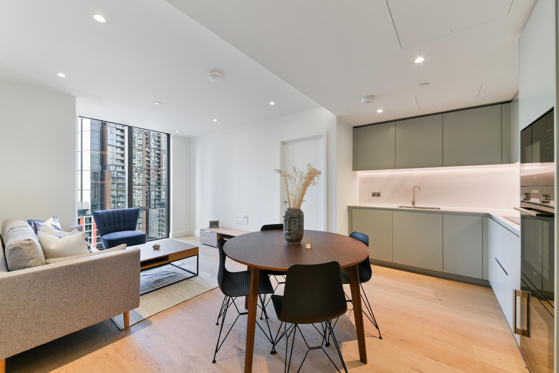 Harcourt Tower 2693167 | JOHNS&CO