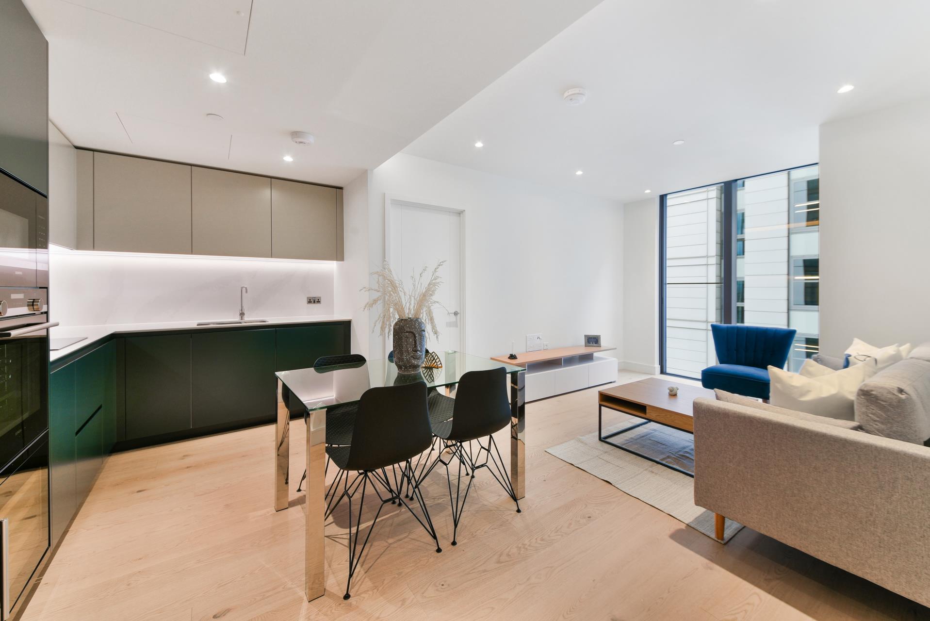 Harcourt Tower 2695364 | JOHNS&CO