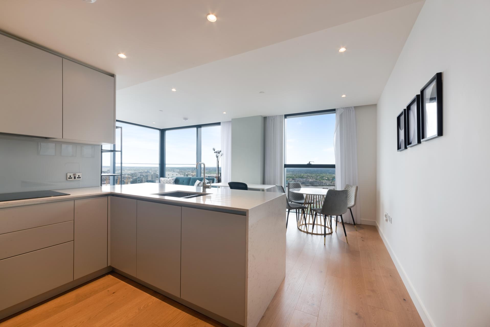 Hampton Tower 2588026 | JOHNS&CO