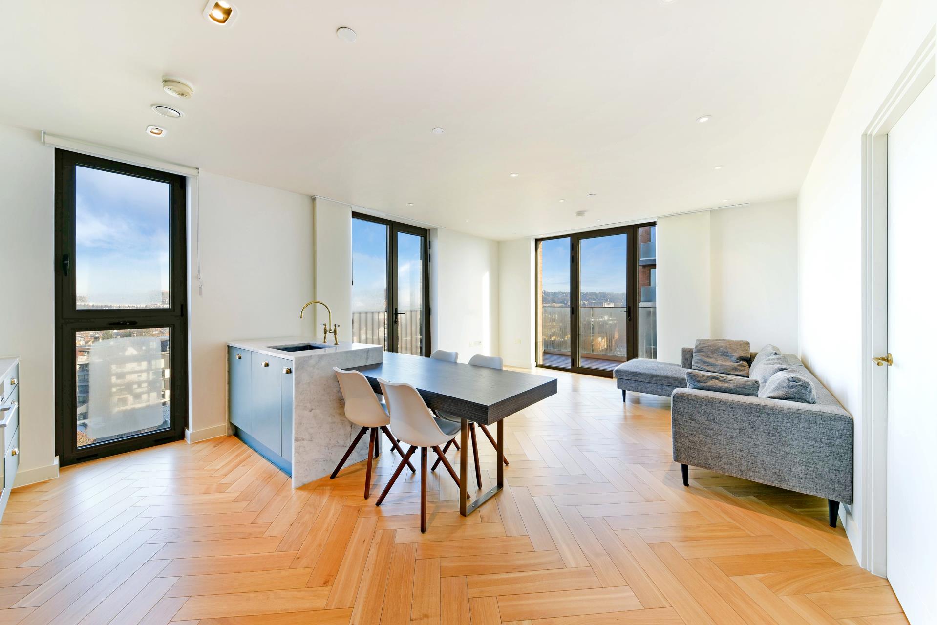 Milne Building 2431817 | JOHNS&CO