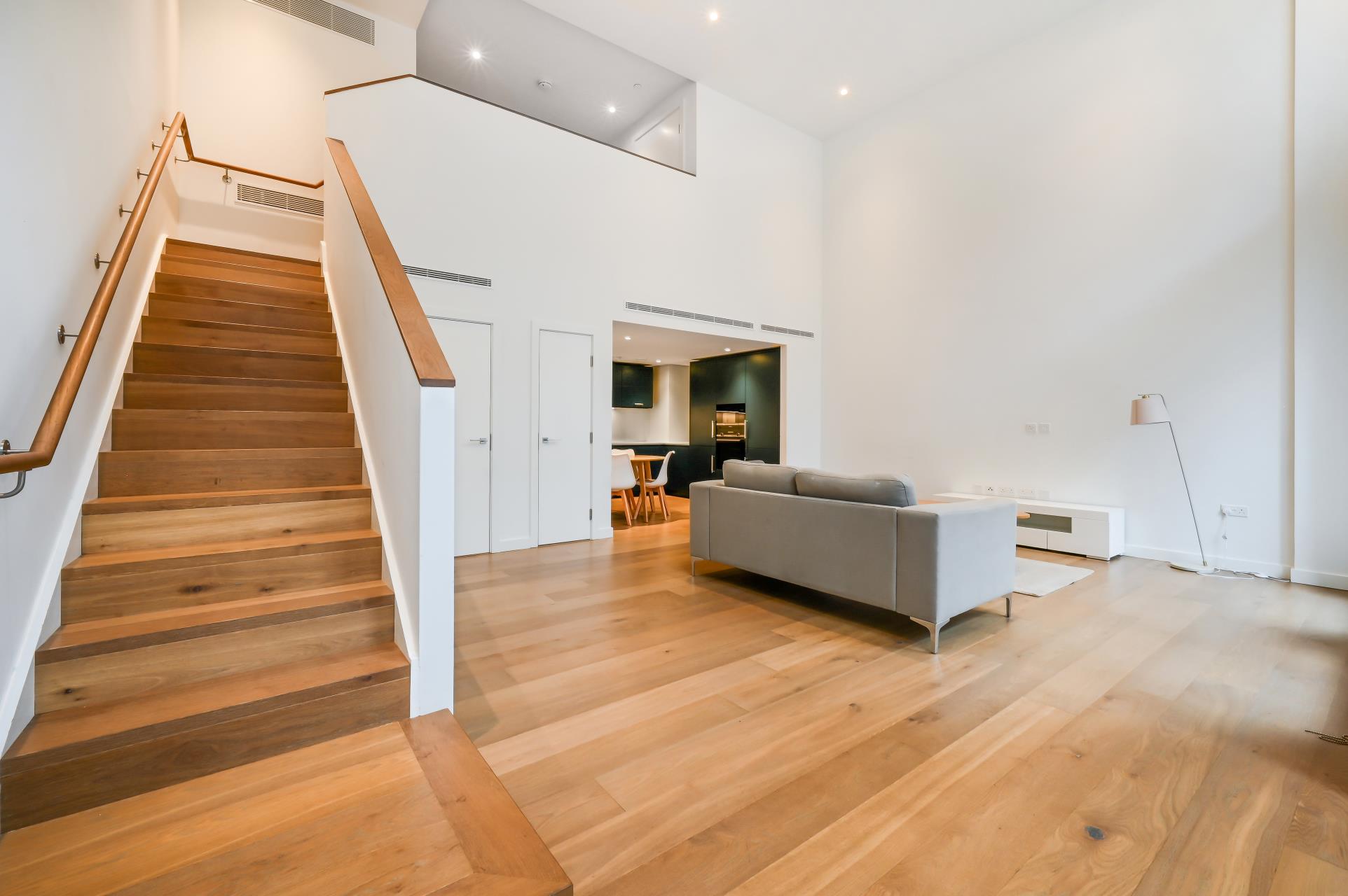Phoenix Place 2697888 | JOHNS&CO
