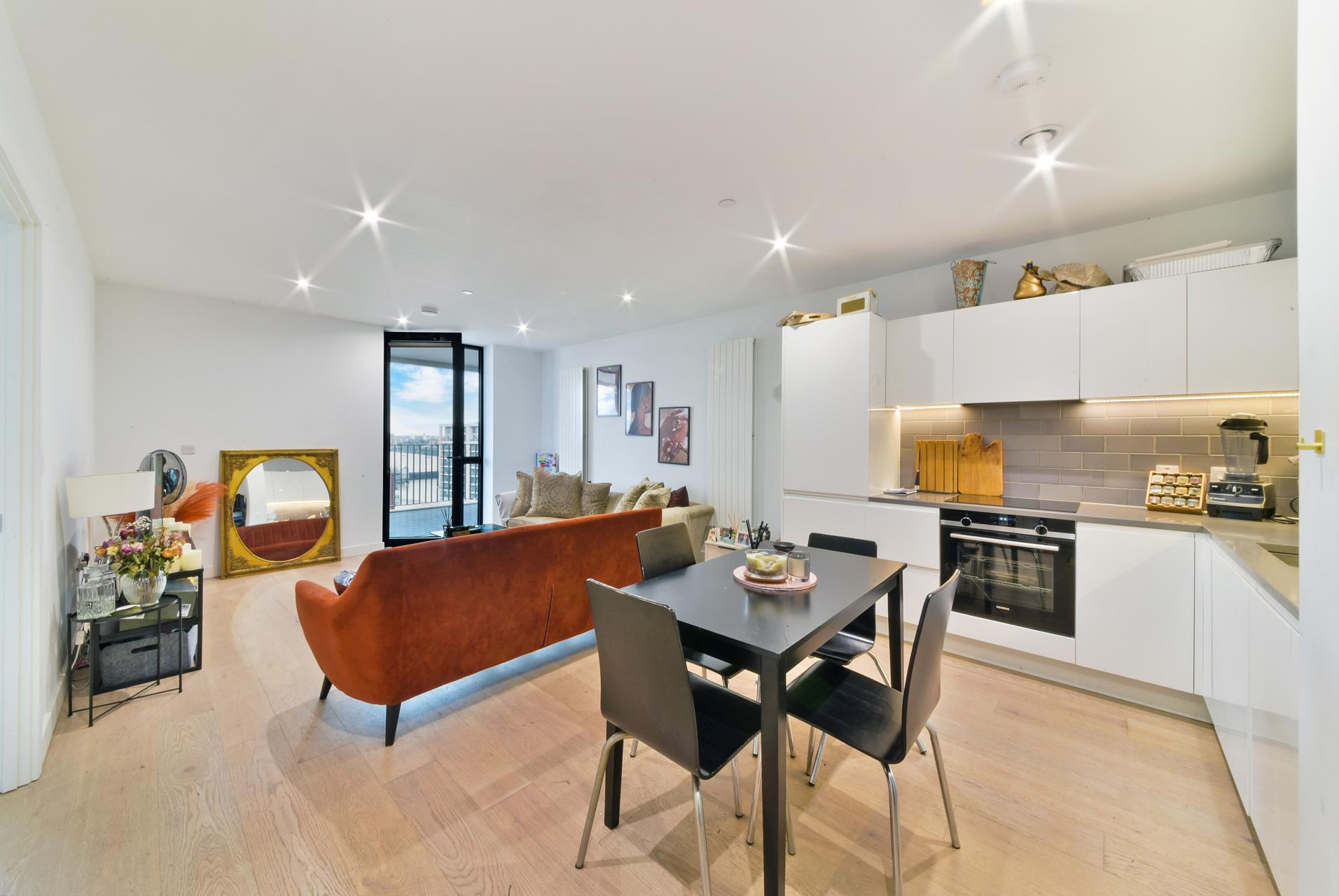 Pinnacle House 2562970 | JOHNS&CO