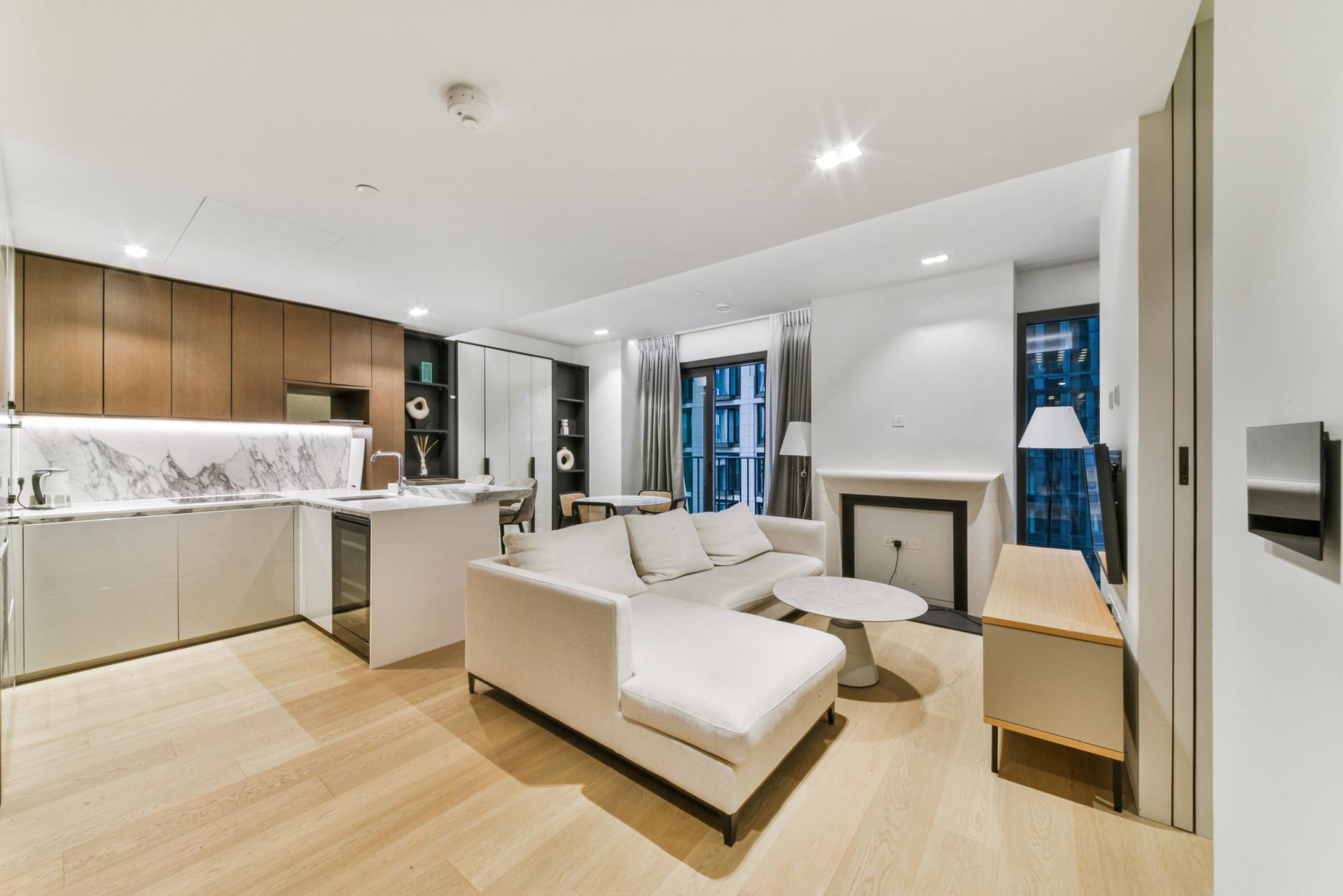 Casson Square 2700807 | JOHNS&CO