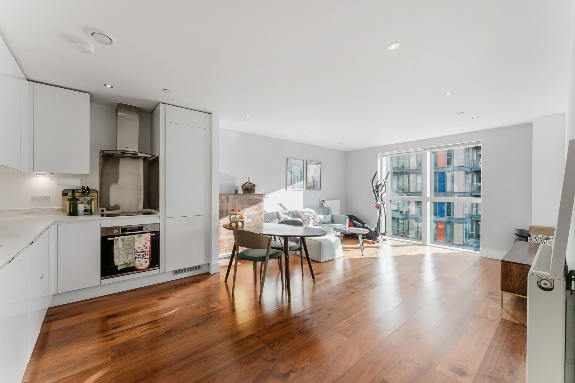Jackson Tower 2701690 | JOHNS&CO