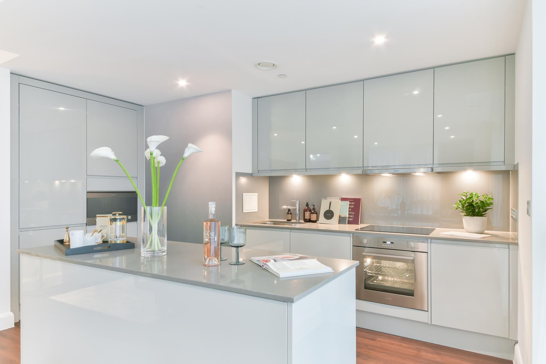 Ostro Tower 2476071 | JOHNS&CO