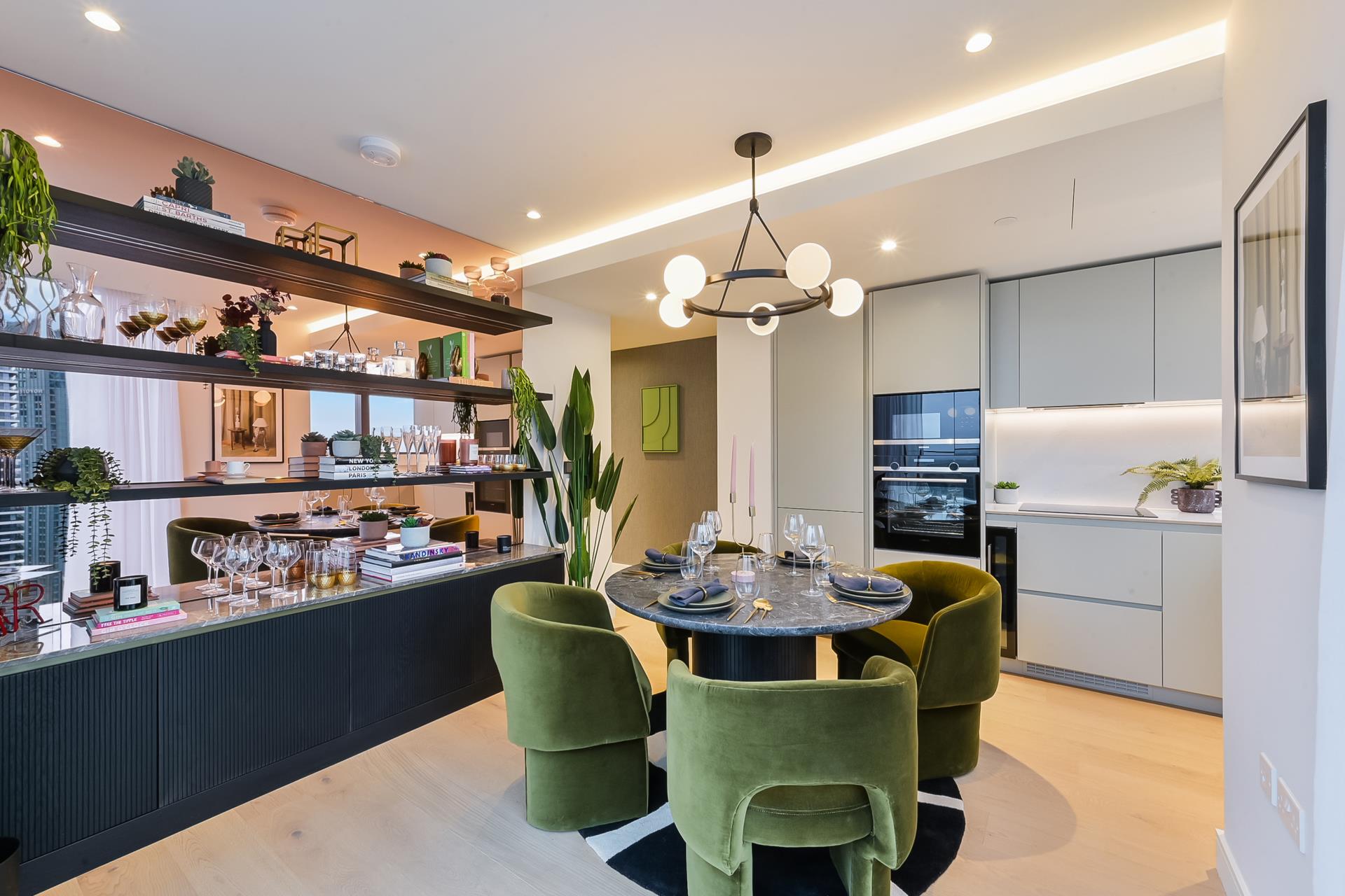 Harcourt Tower 2703895 | JOHNS&CO