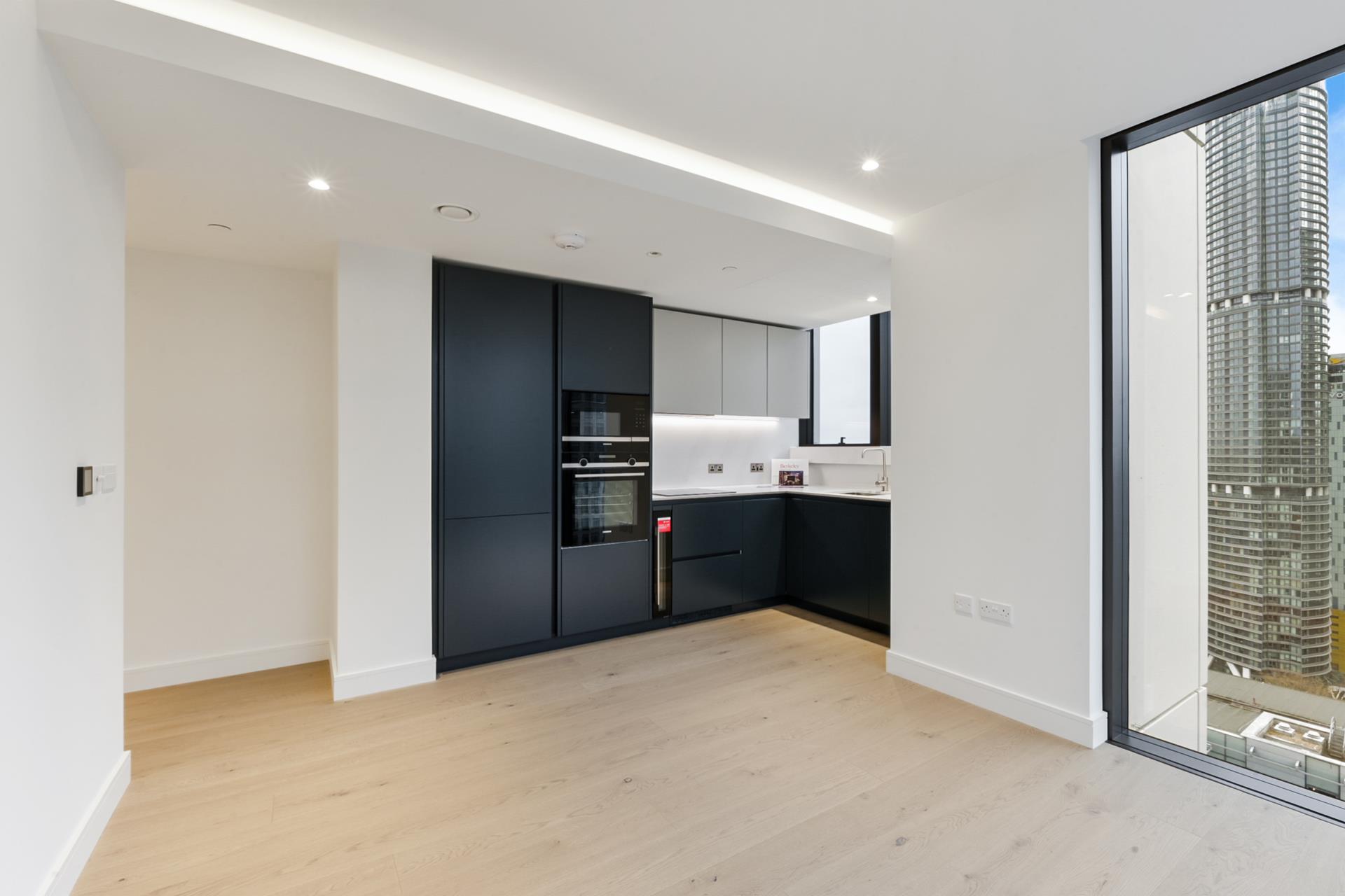 Harcourt Tower 2703924 | JOHNS&CO