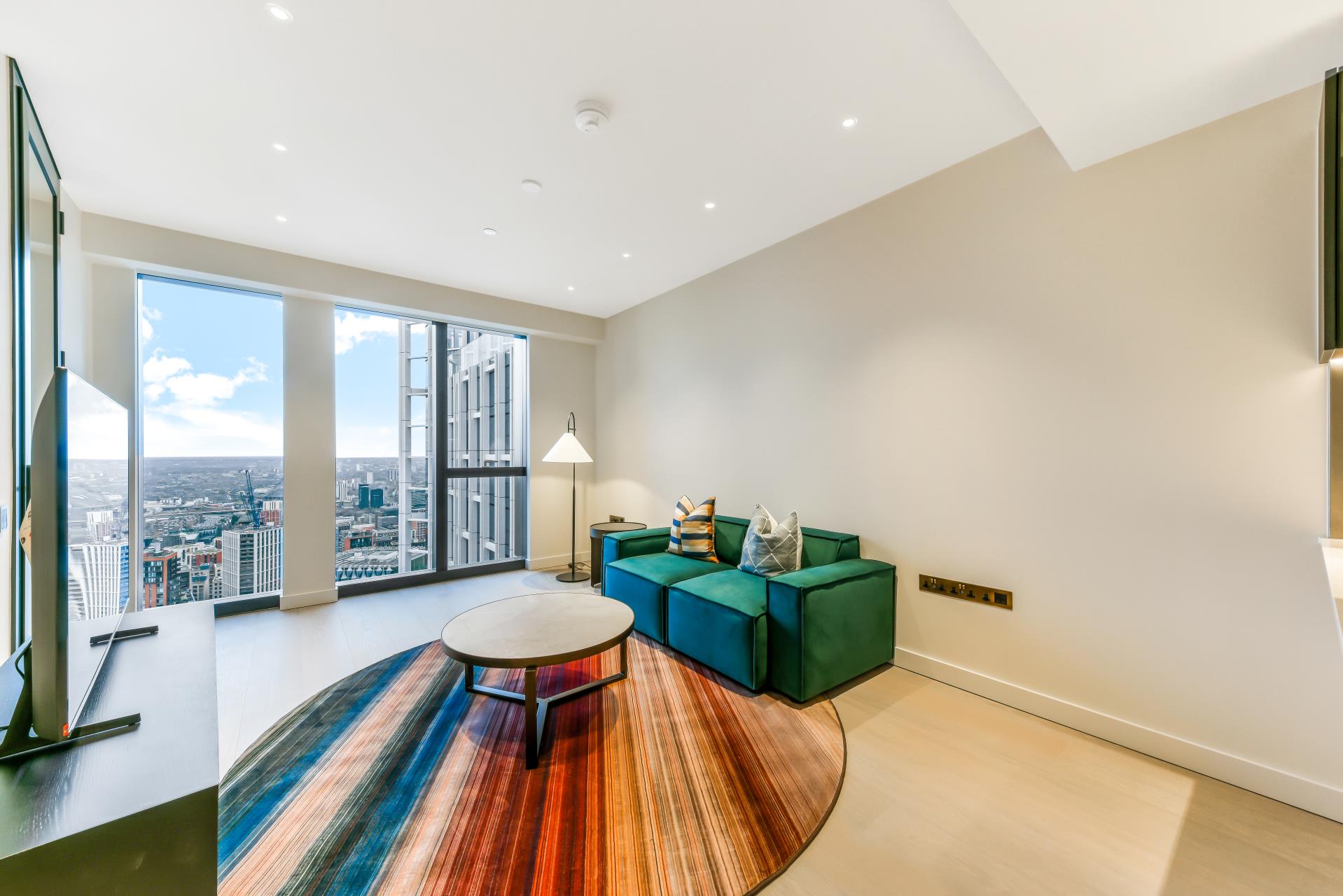 River Park Tower 2704135 | JOHNS&CO