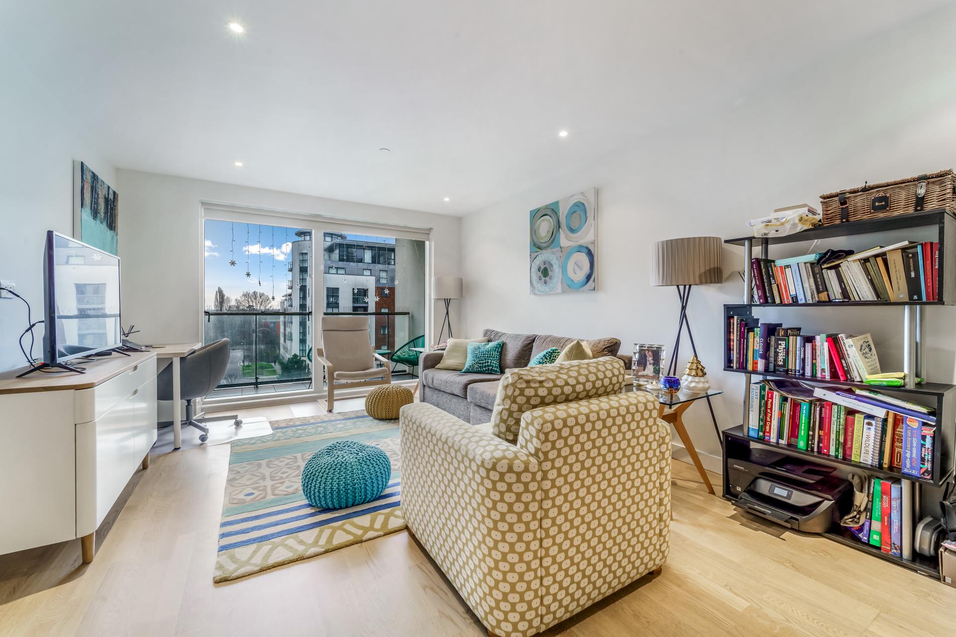 Hyperion Tower 2706400 | JOHNS&CO