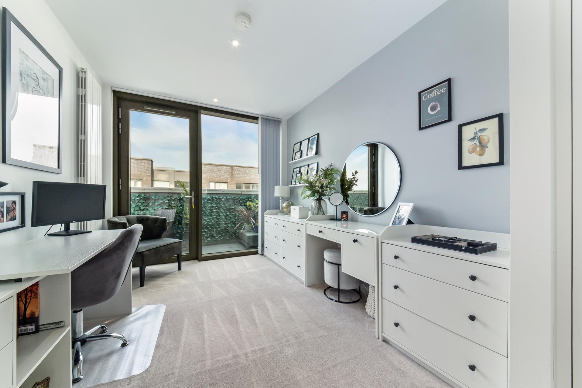 Commodore House 2706597 | JOHNS&CO