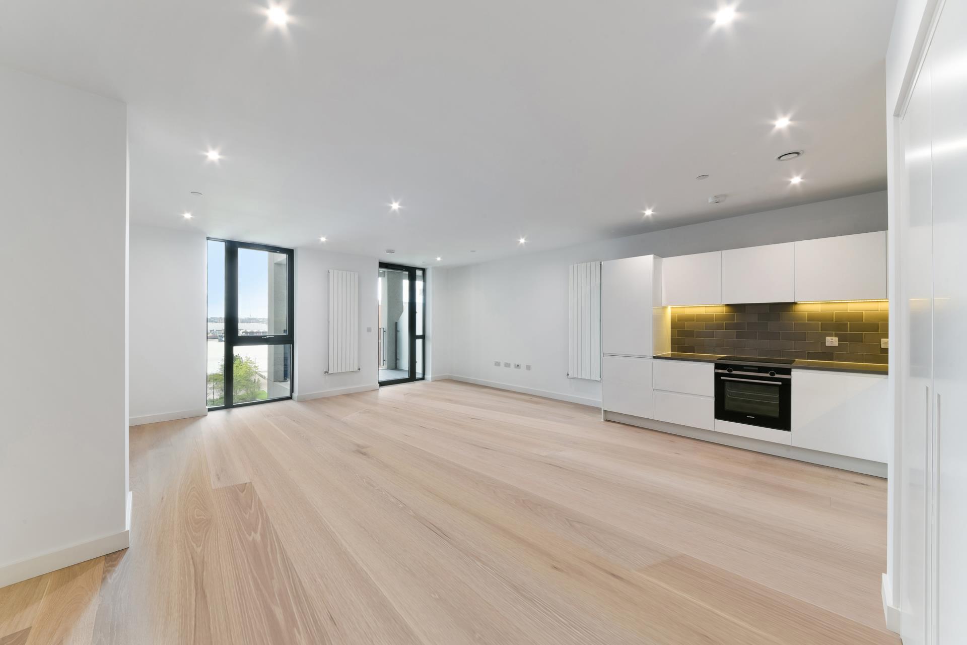 Pinnacle House 2707666 | JOHNS&CO