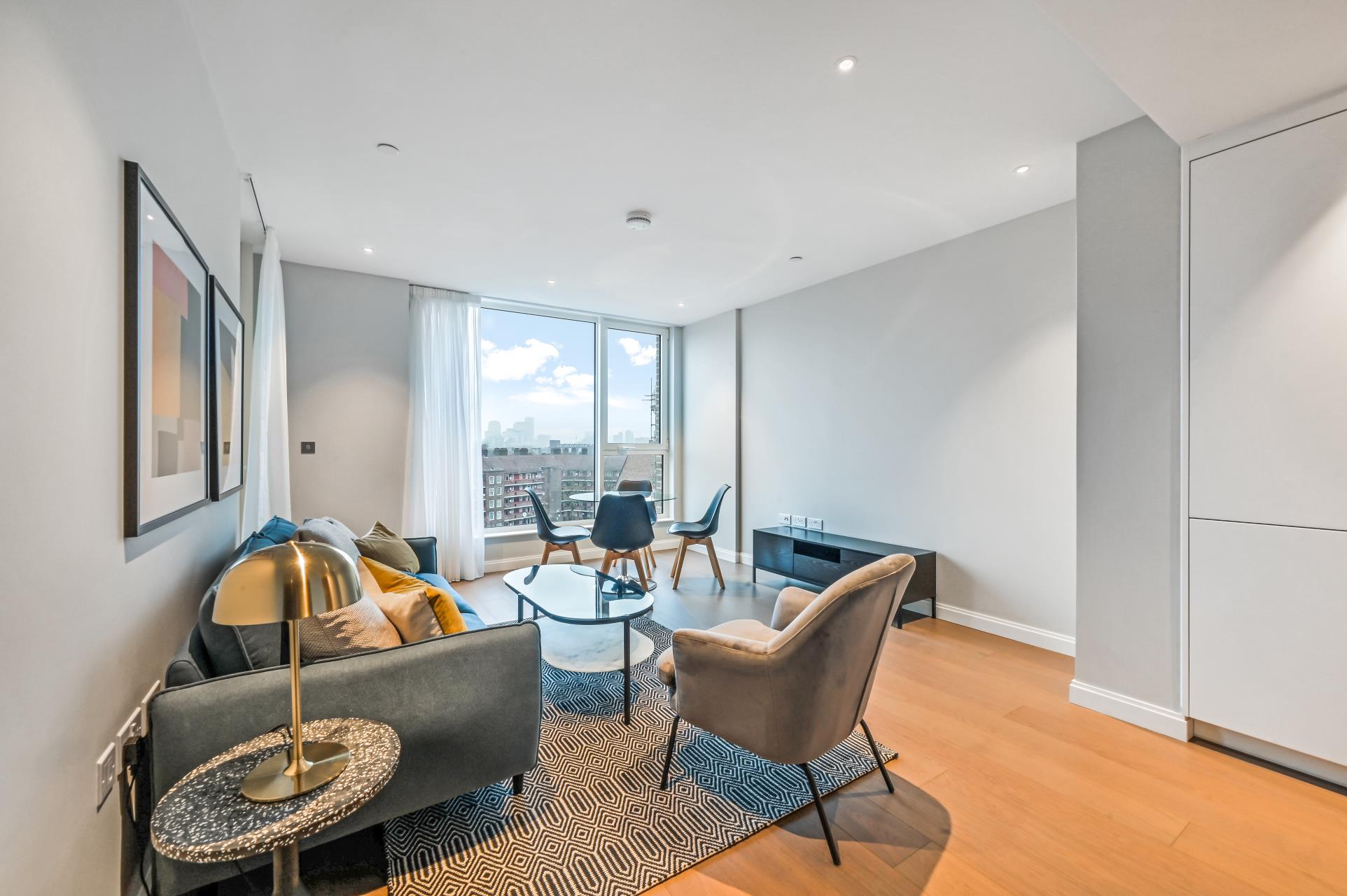Phoenix Court 2707491 | JOHNS&CO