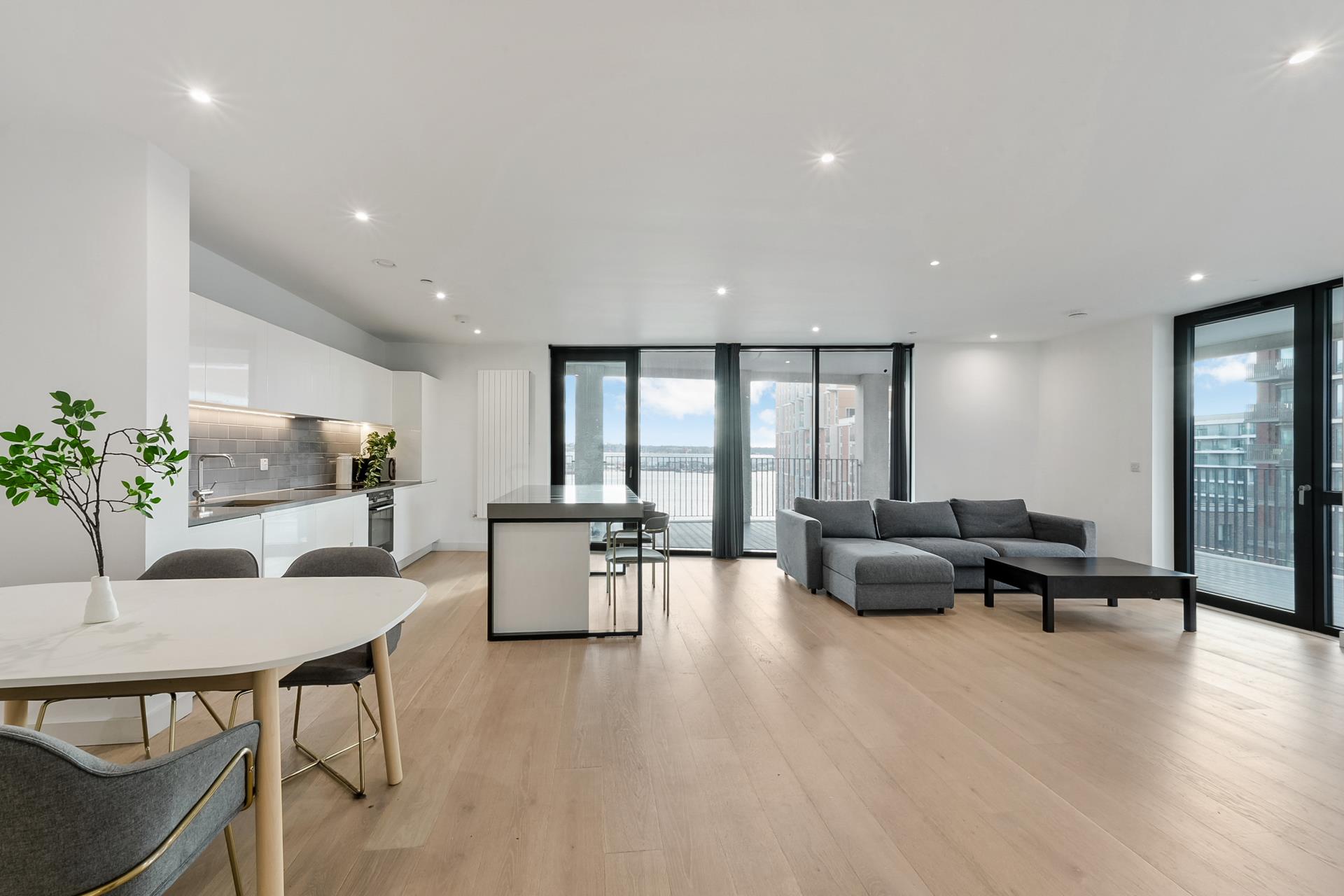 Pinnacle House 2691885 | JOHNS&CO