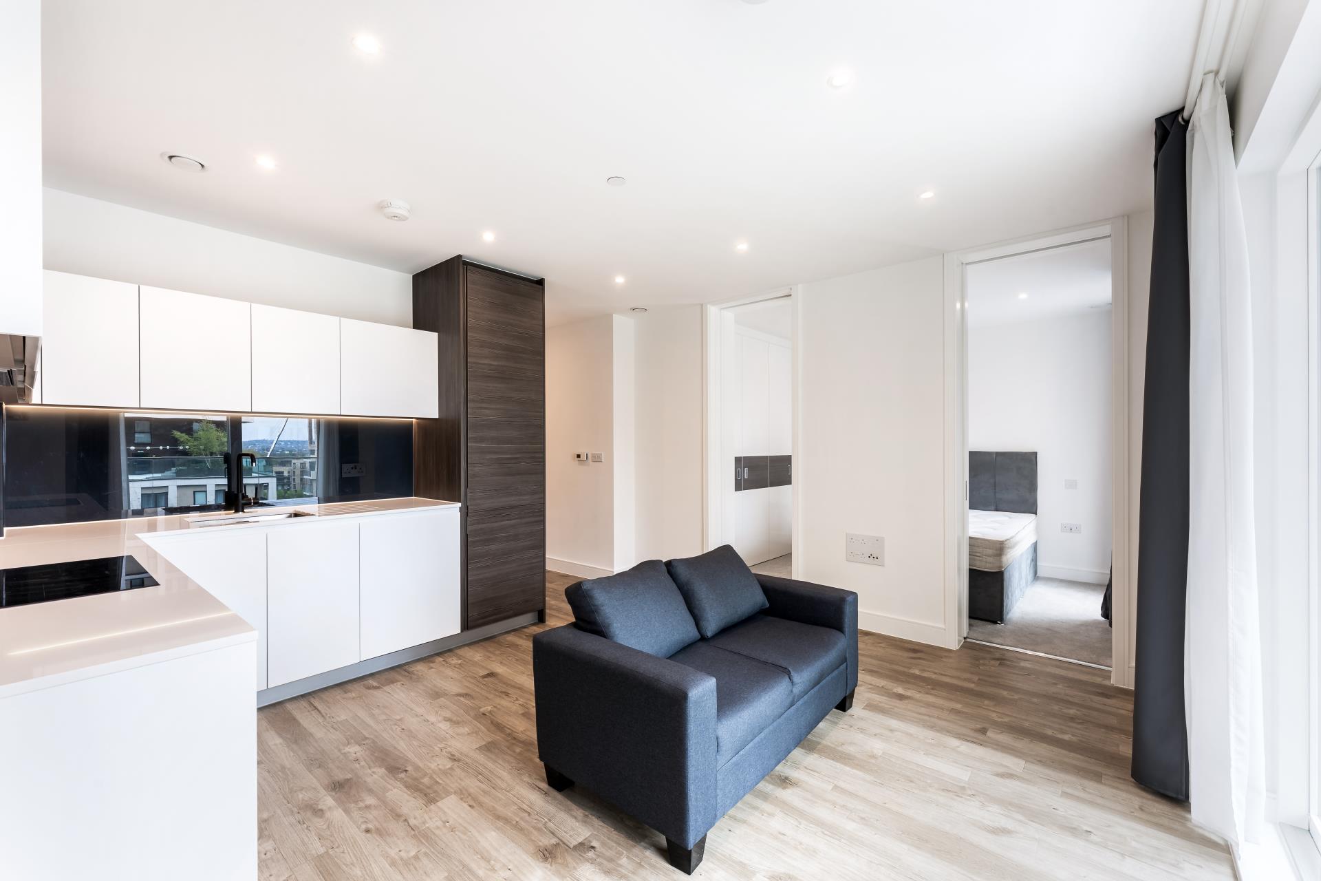 Quill House 2708715 | JOHNS&CO