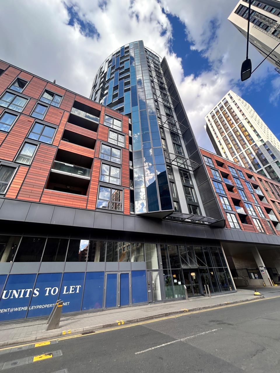 Pinnacle Tower 2709844 | JOHNS&CO