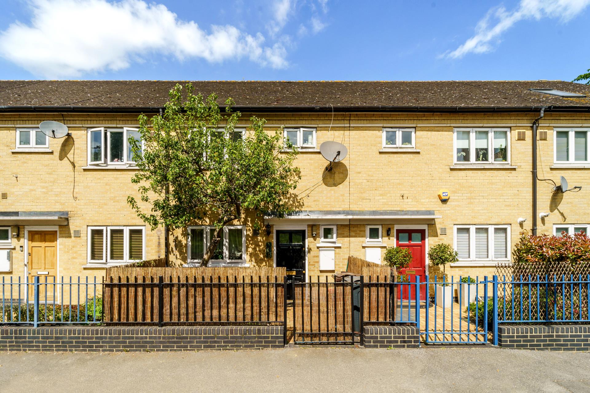 Phoenix Court 2713091 | JOHNS&CO