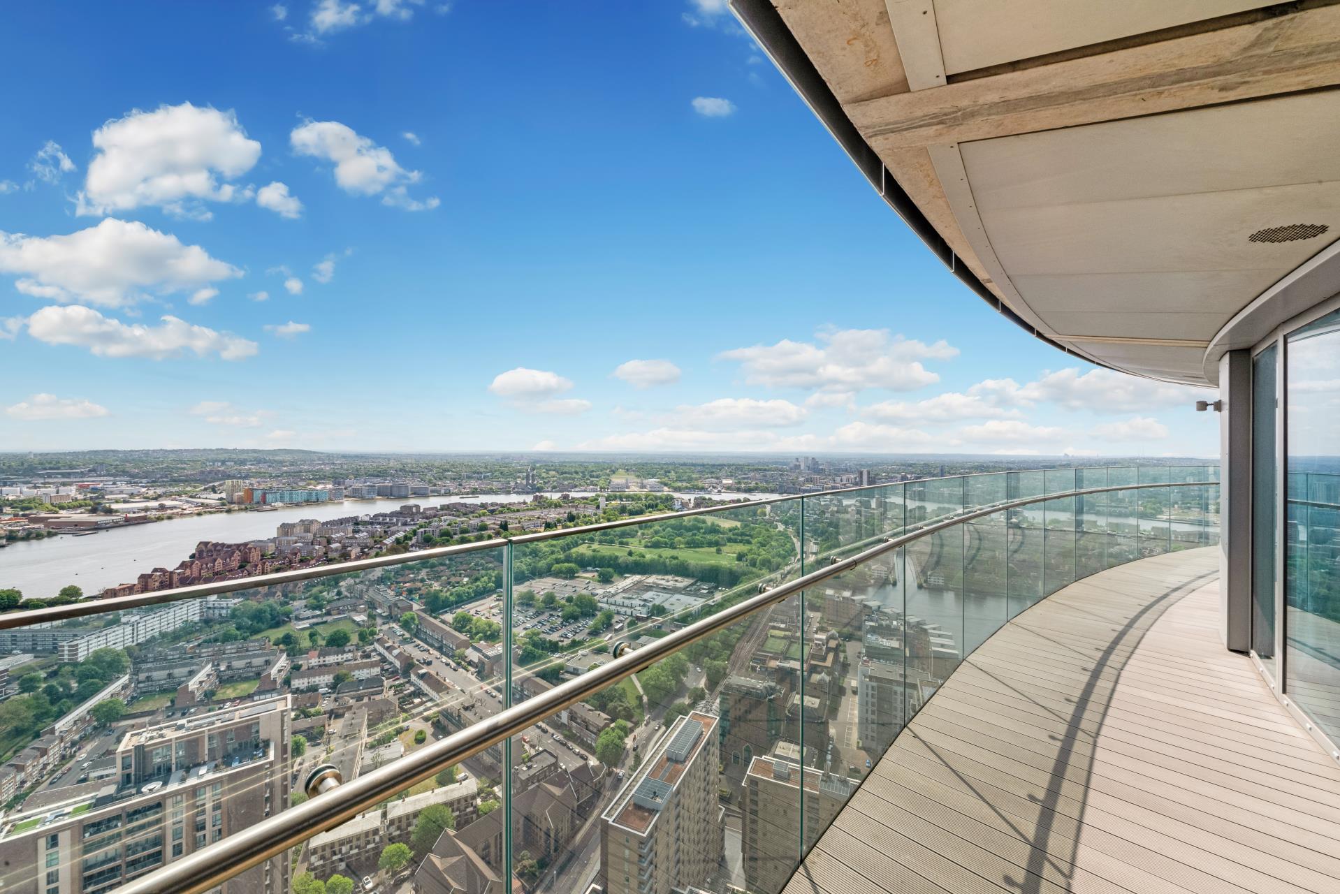 Arena Tower 2713877 | JOHNS&CO
