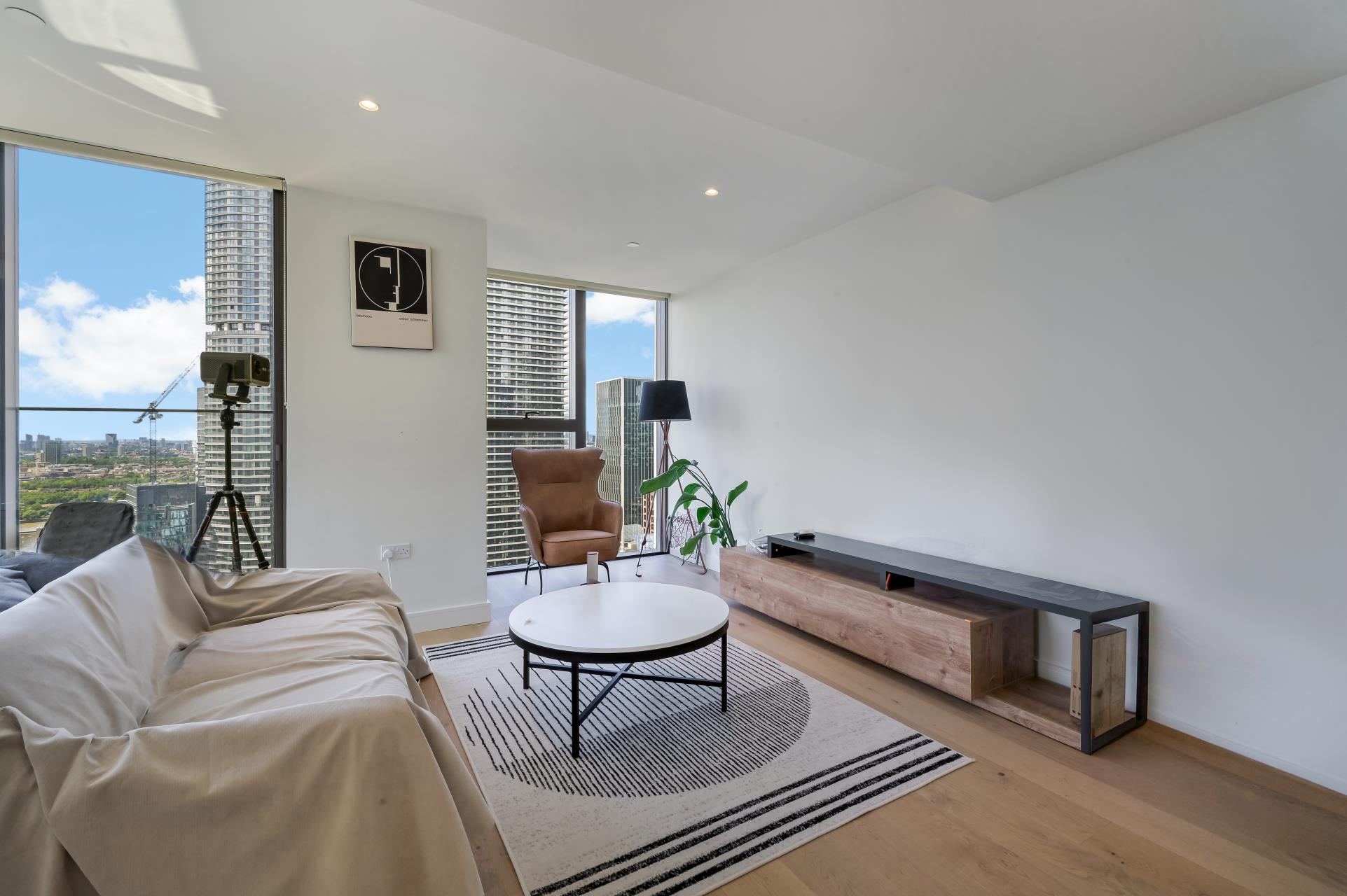 Harcourt Tower 2714415 | JOHNS&CO