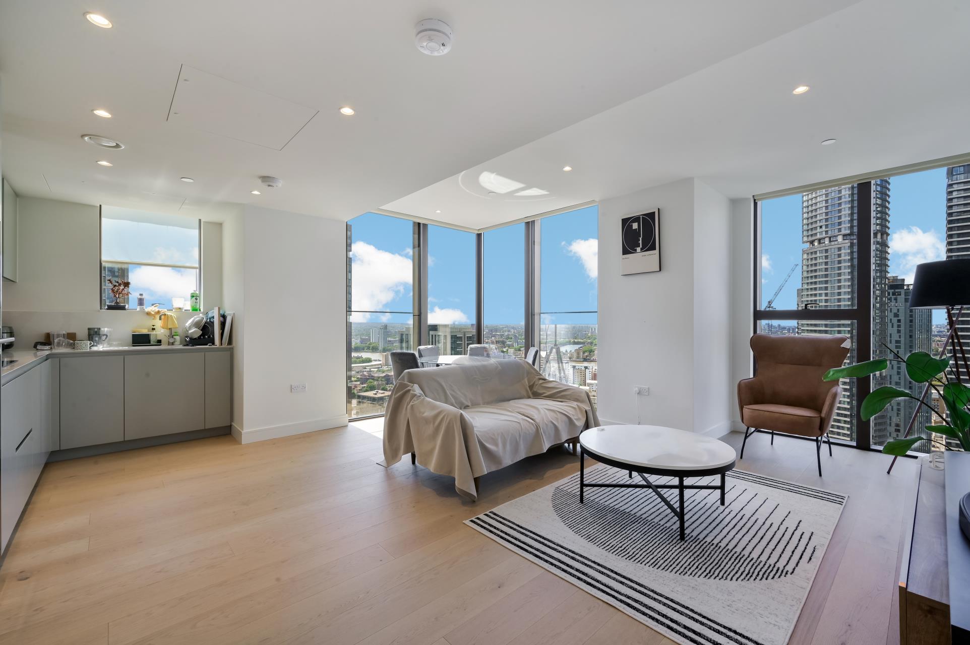 Harcourt Tower 2714419 | JOHNS&CO