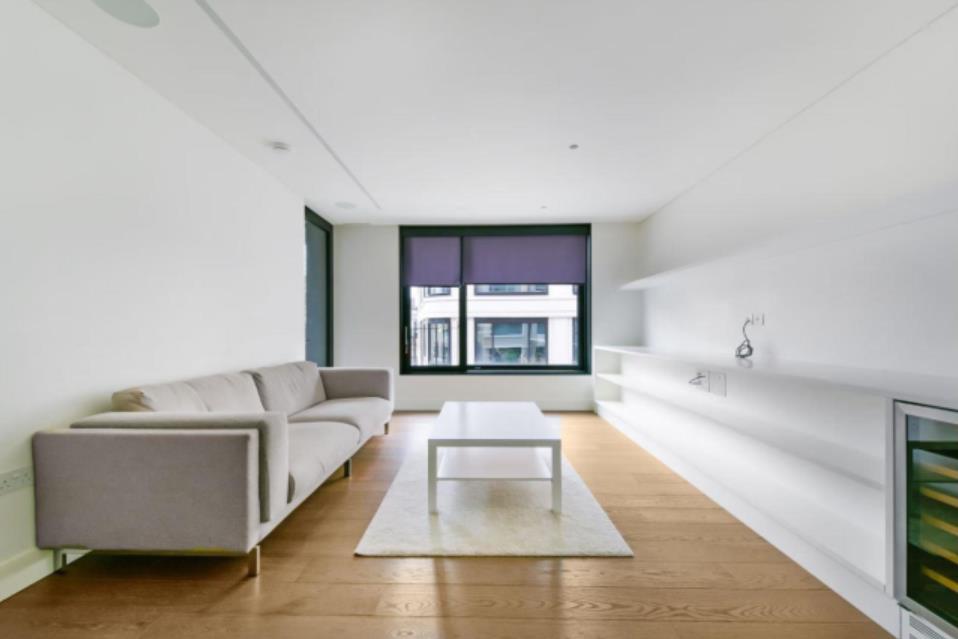 Rathbone Place 2714535 | JOHNS&CO