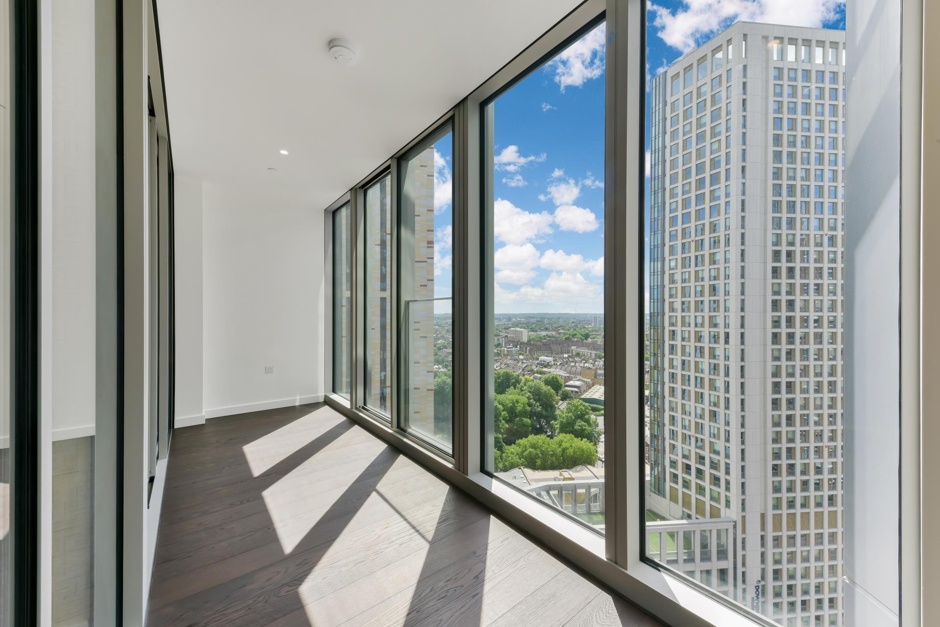 DAMAC Tower 2714985 | JOHNS&CO
