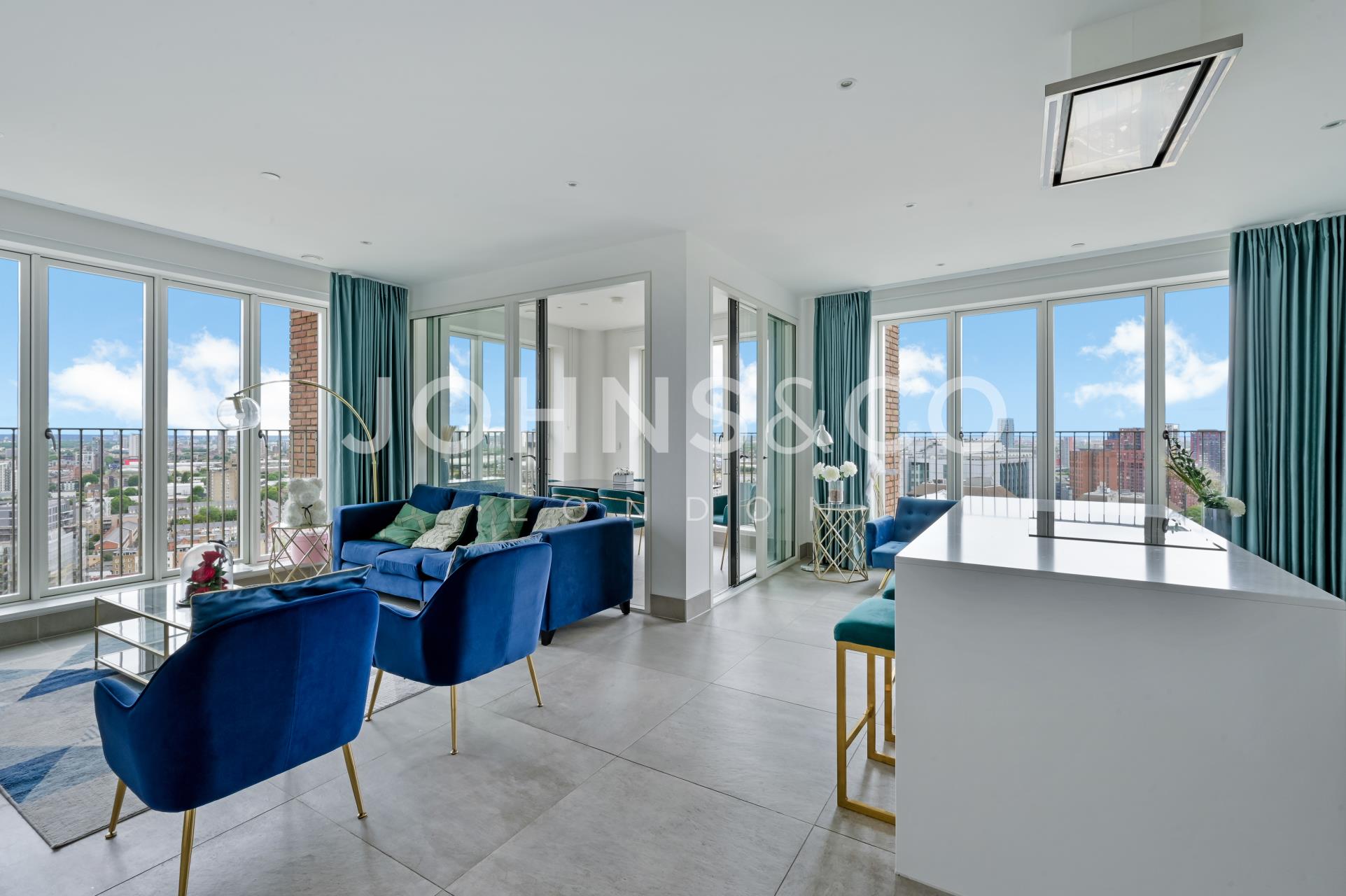 Royal Captain Court 2715434 | JOHNS&CO