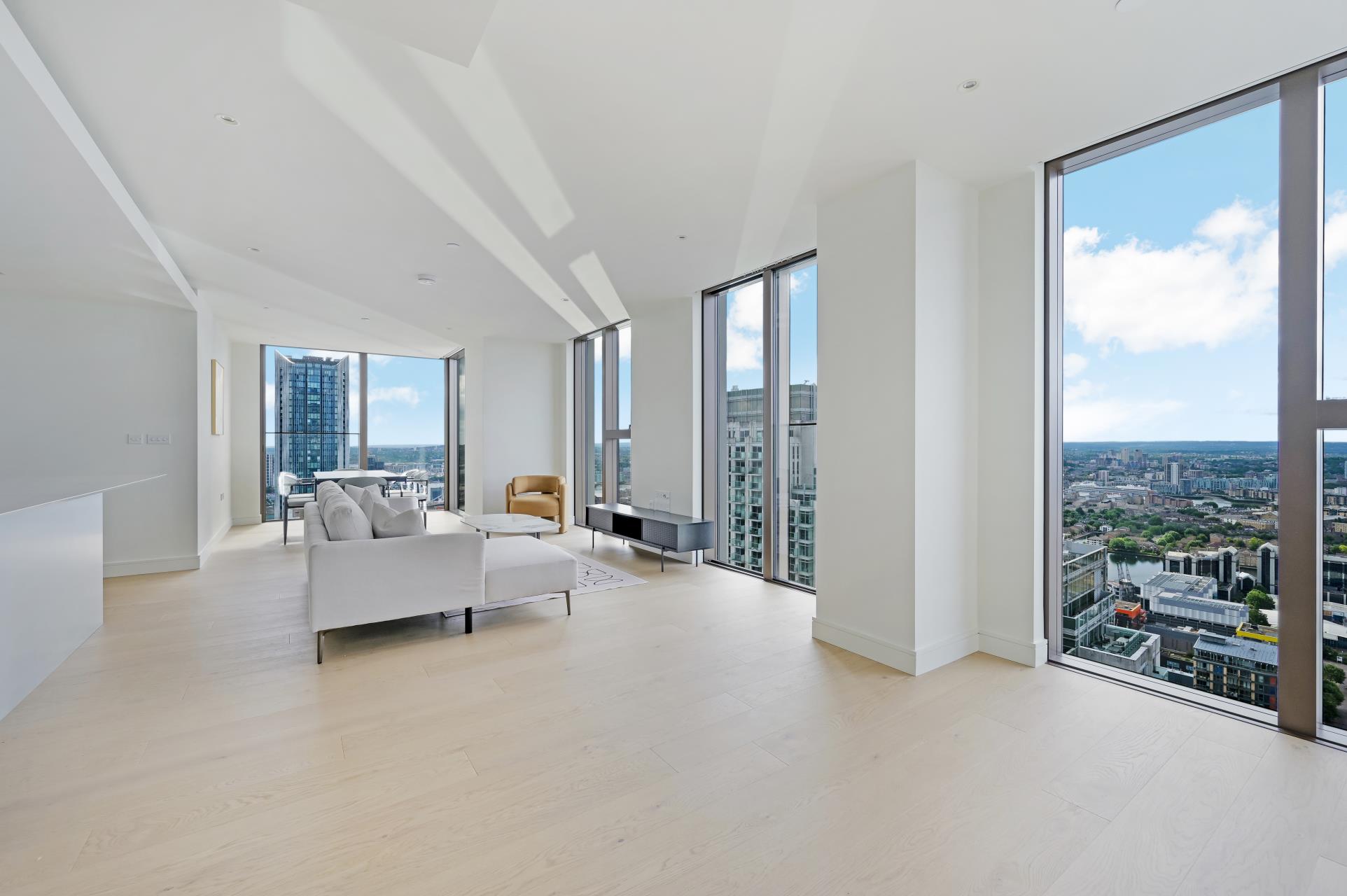 Harcourt Tower 2715270 | JOHNS&CO