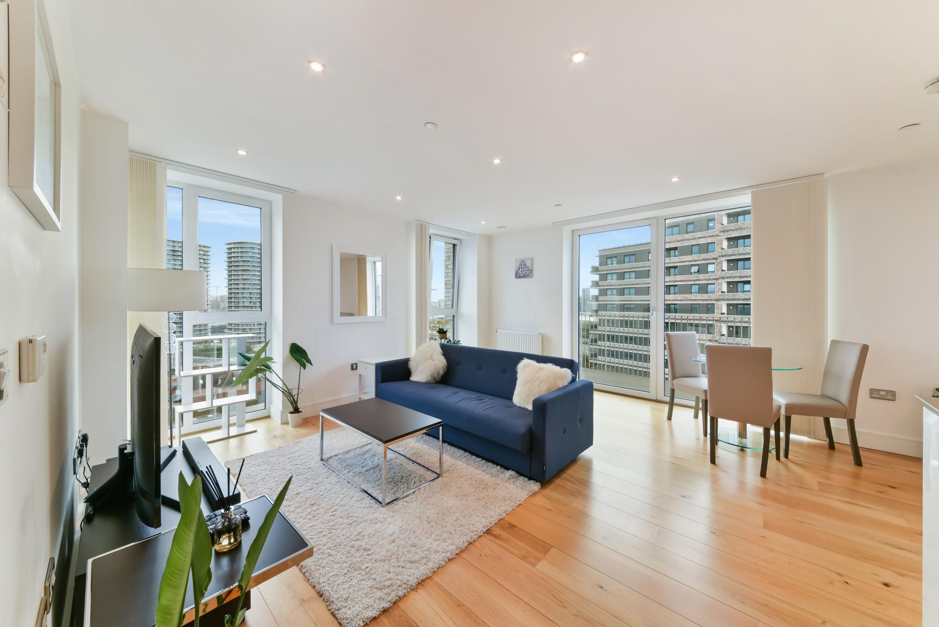 Centurion Tower 2718414 | JOHNS&CO